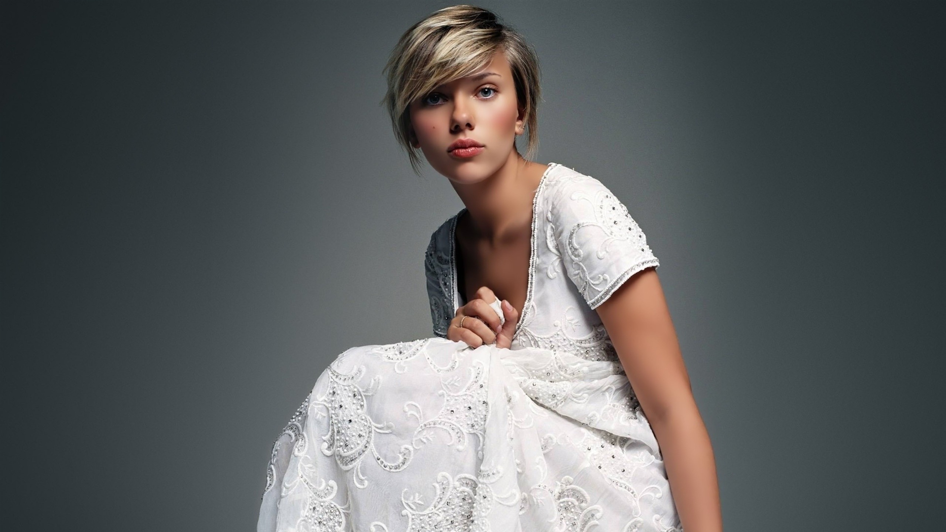 Stunning Scarlett Johansson HD Wallpaper