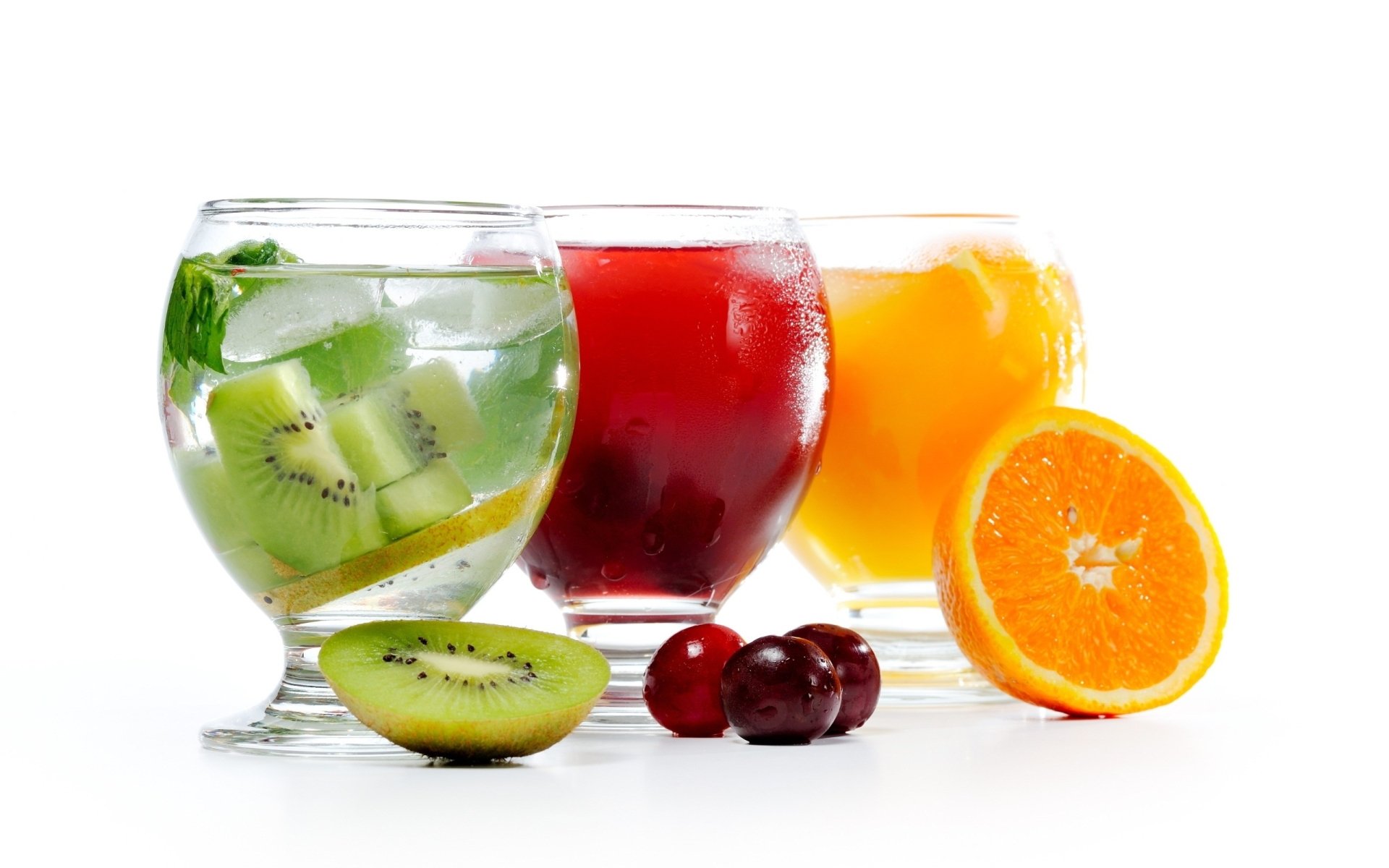 Refreshing Fruit Drinks HD Wallpaper: Vibrant Flavors in Every Glass