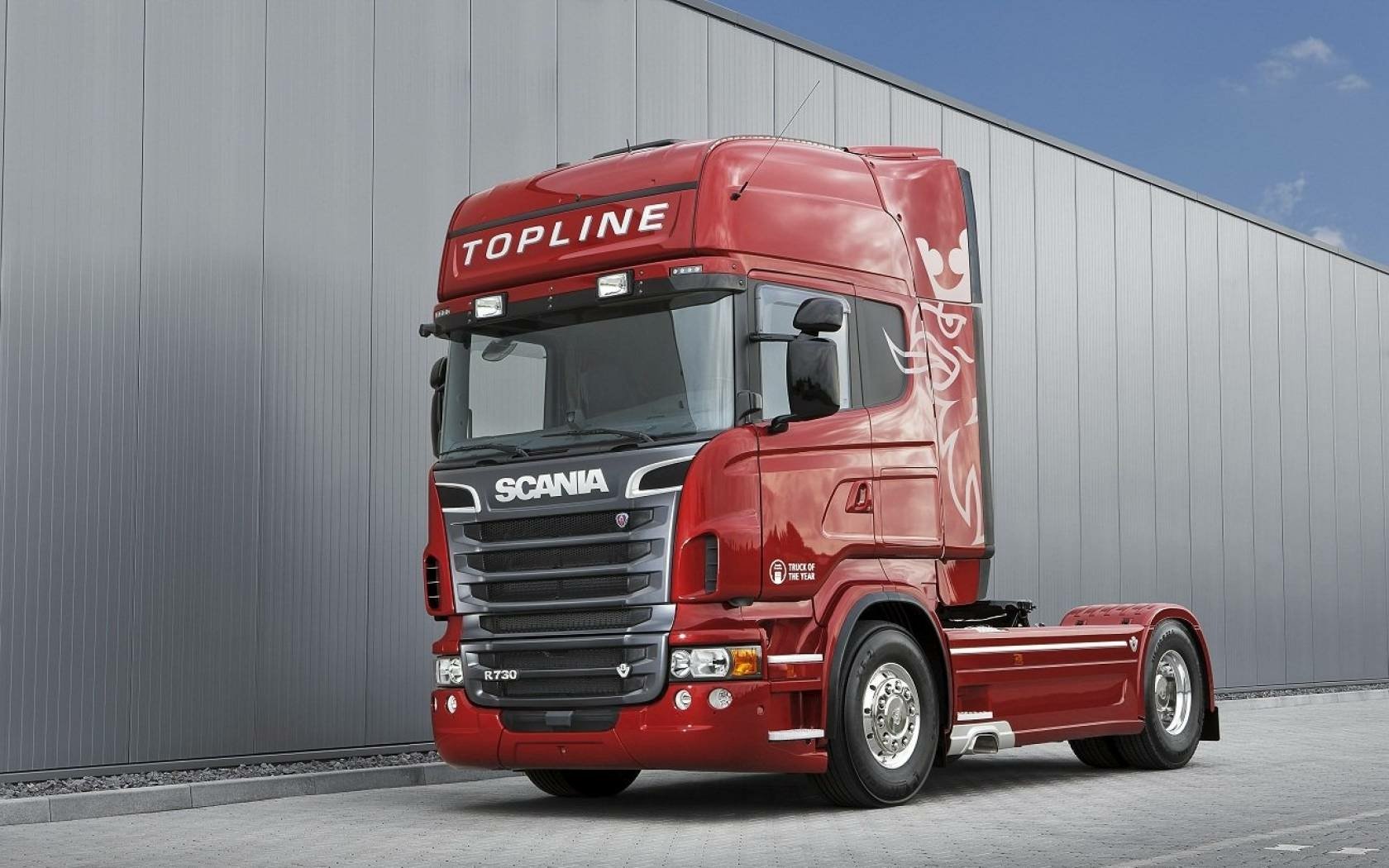 Scania Powerhouse: HD Wallpaper of the Iconic Red Tractor Truck