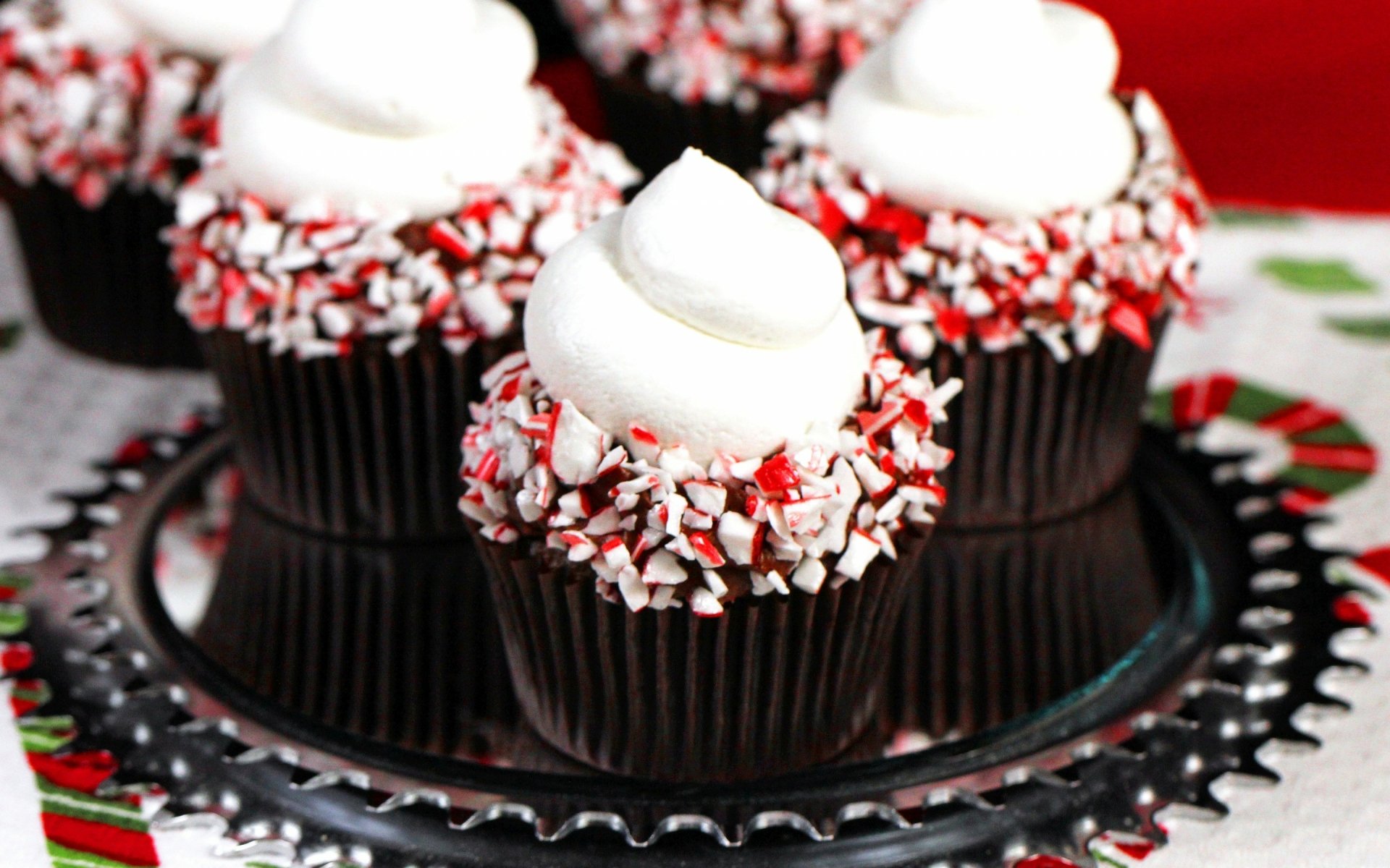 Delicious Cupcake Delight - HD Wallpaper | 2880x1800 | Wallpaper Abyss