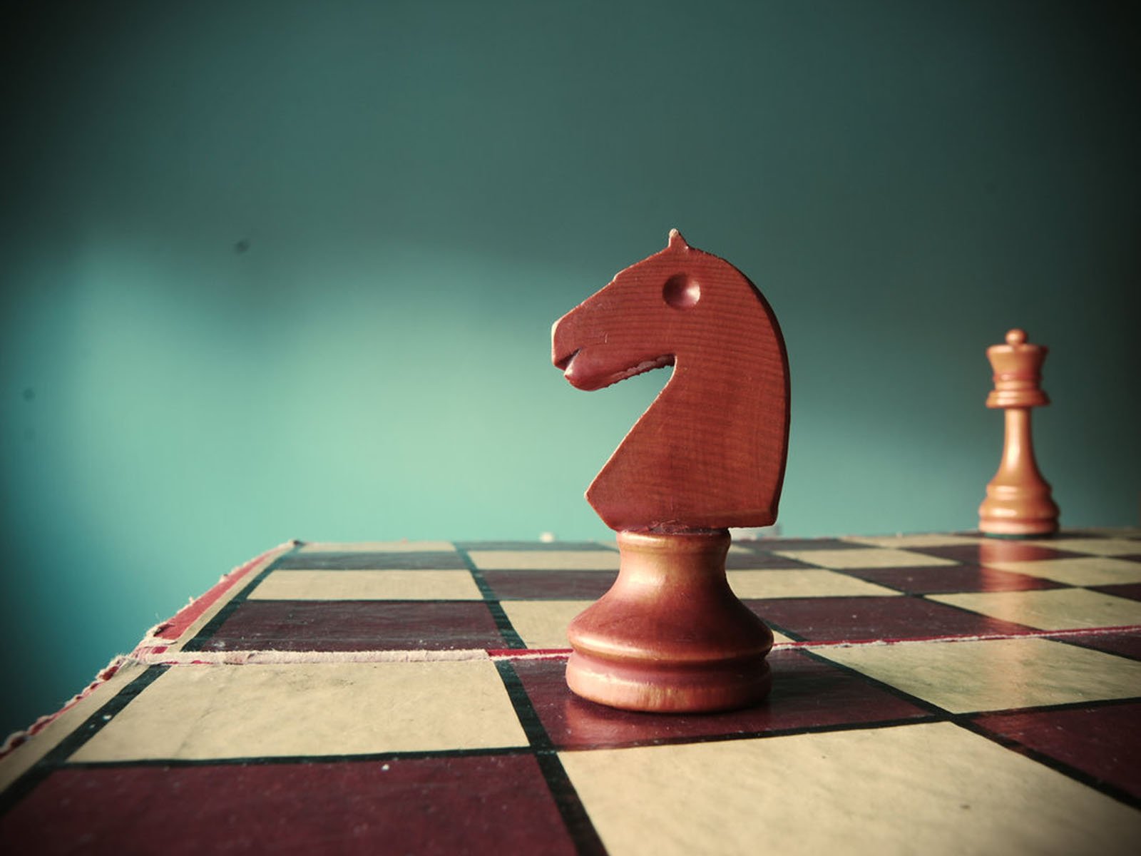 Mastermind Moves: HD Chess Strategy in Focus | 1600x1200 | Wallpaper Abyss