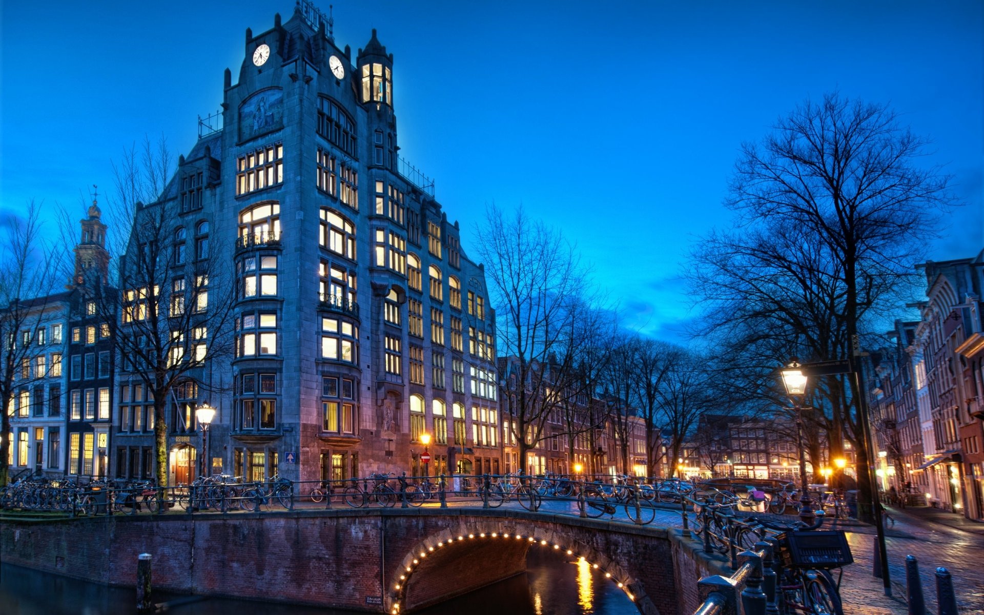 Amsterdam Nights: Stunning HD View of Netherlands' Iconic Architecture ...