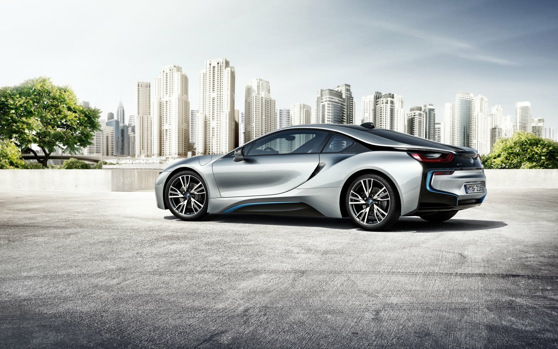 BMW i8 HD Wallpaper: Sleek Performance Meets Urban Style