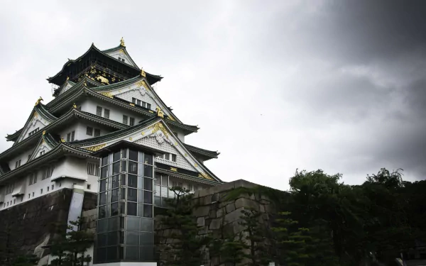 Osaka Castle in Spring - 4K Ultra HD Wallpaper