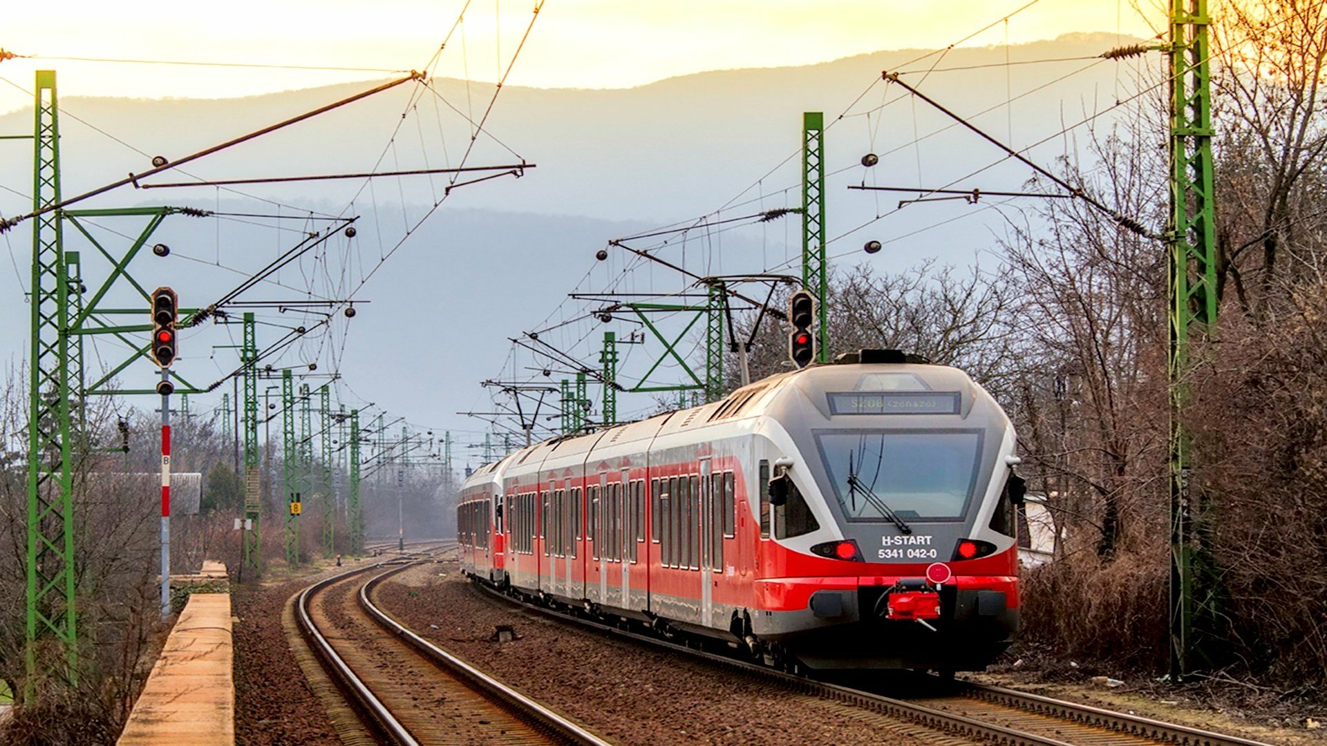 Stunning HD Wallpaper of a Train in Motion