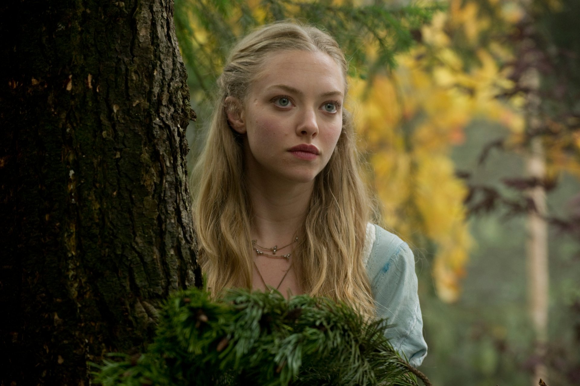 Amanda Seyfried as Red Riding Hood – Stunning HD Movie Wallpaper