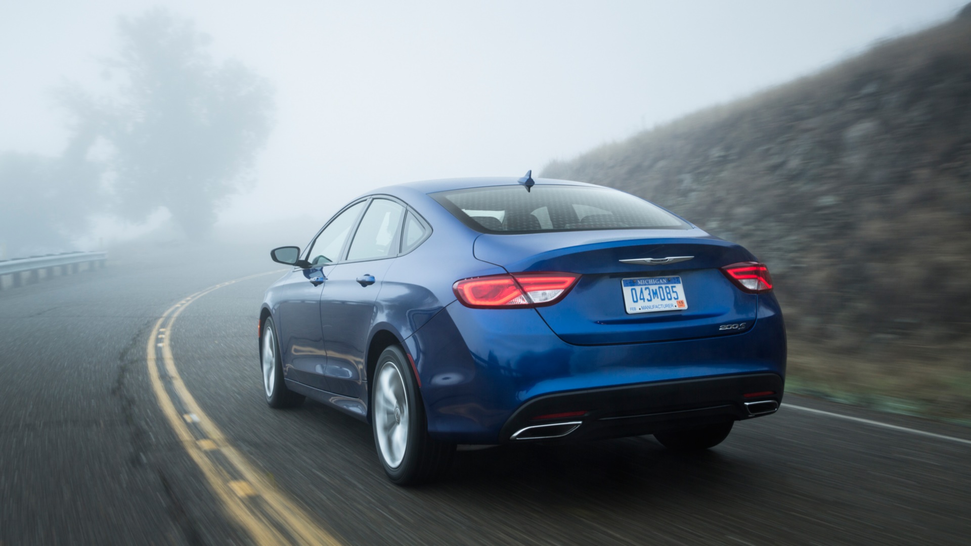 Download Vehicle Chrysler 200 HD Wallpaper