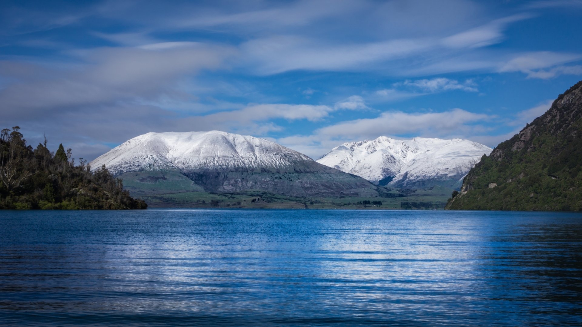 Serene Nature: HD Wallpaper of a Stunning Lake Landscape | 2560x1440 ...