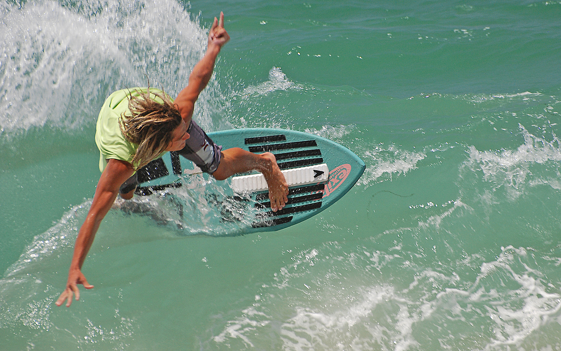 Download Surfing Sports HD Wallpaper