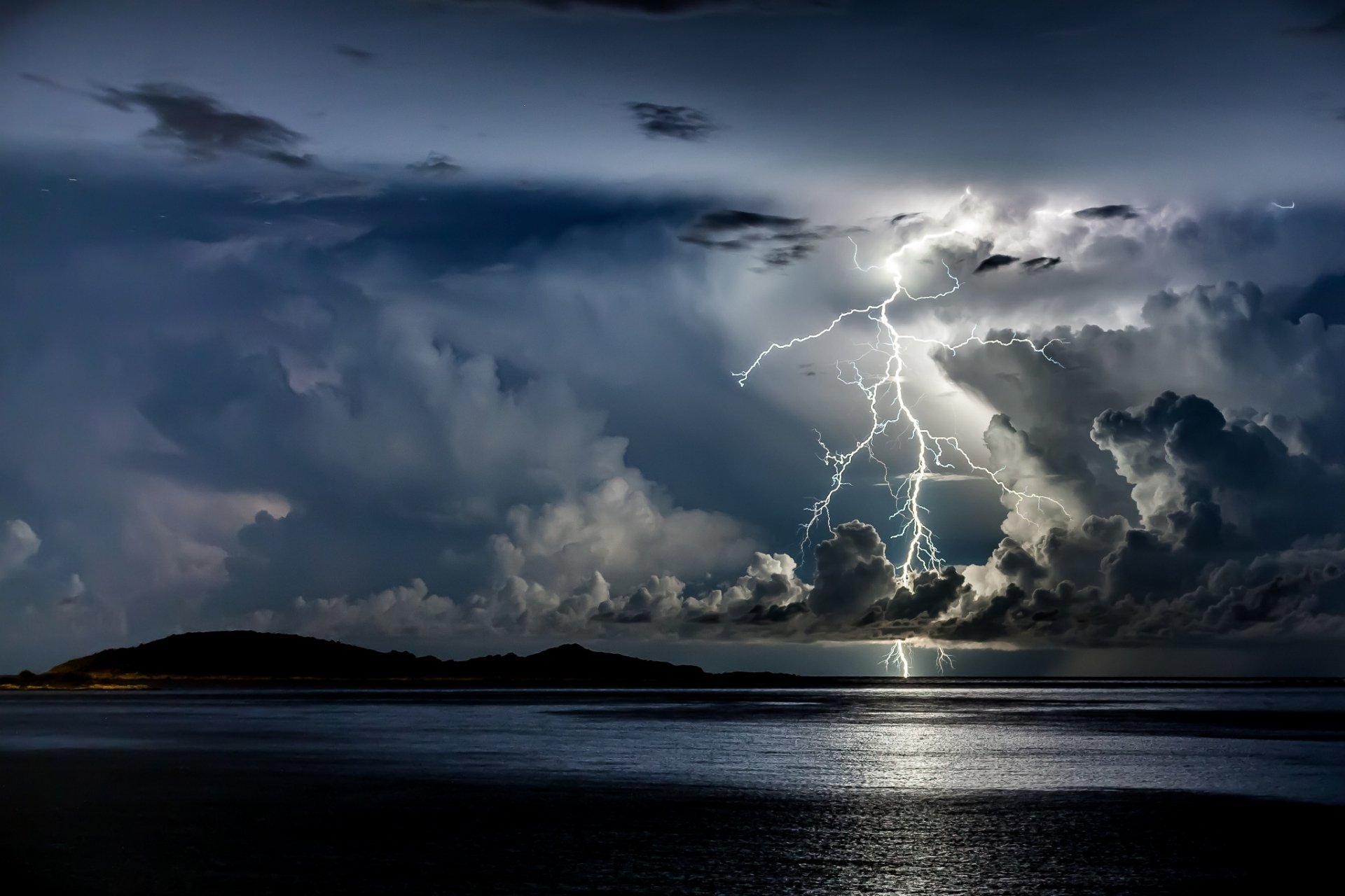 Stunning HD Lightning Photography: Nature’s Electric Symphony