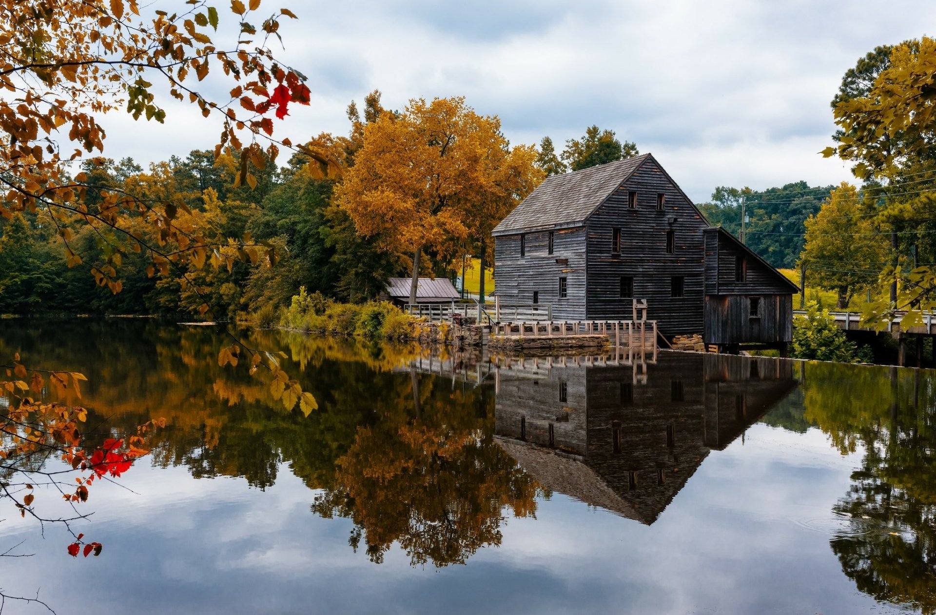 Download House Fall Photography Reflection HD Wallpaper