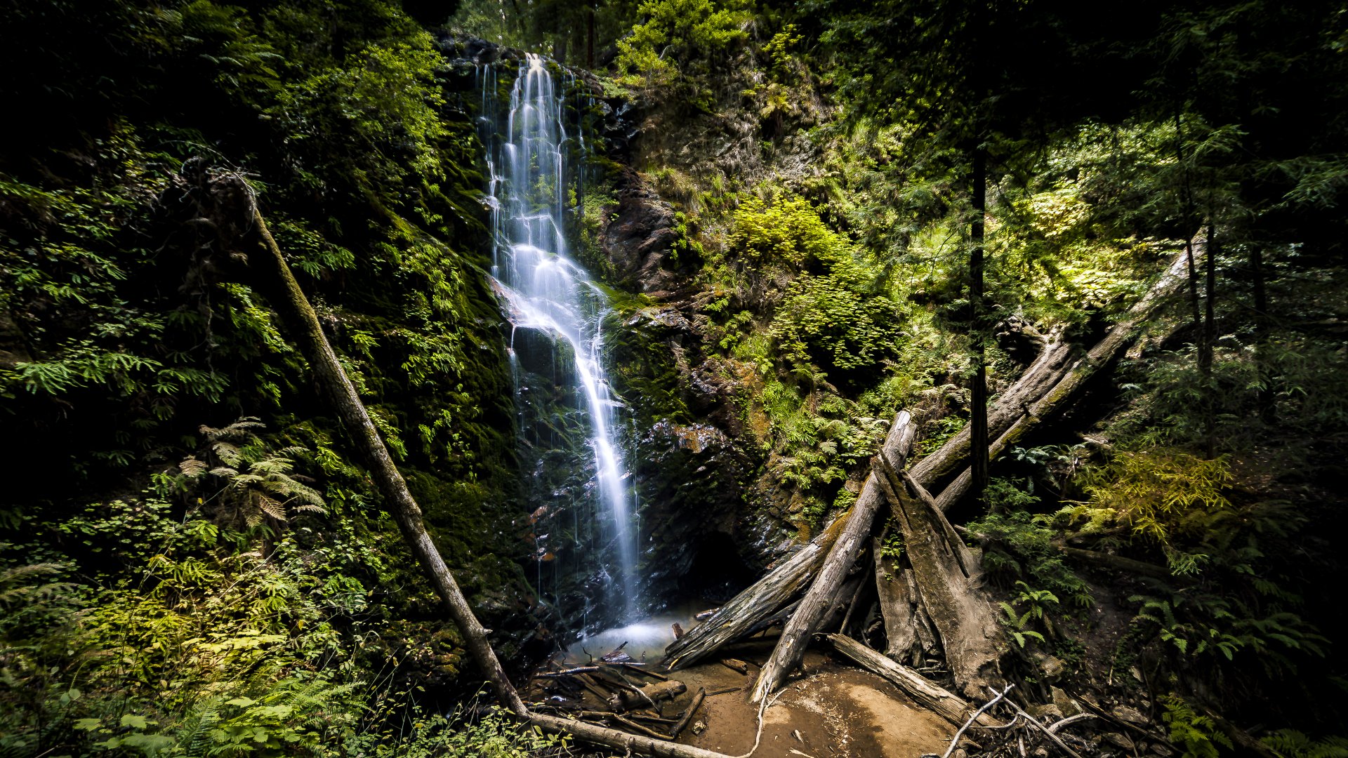 4K Ultra HD Waterfall Serenity: Nature’s Majestic Cascade | 3840x2160 ...