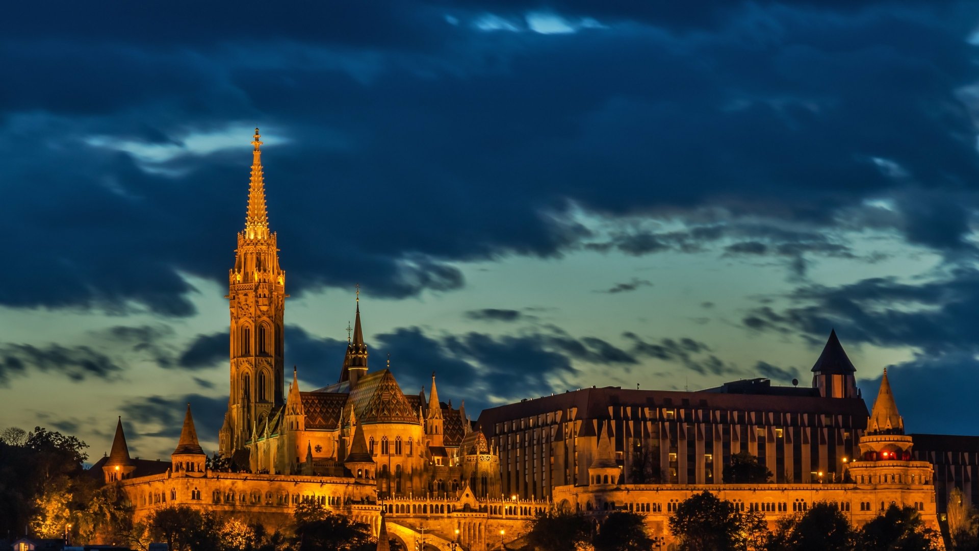 Matthias Church Illuminated: Stunning 4K Nighttime Religious Landmark ...