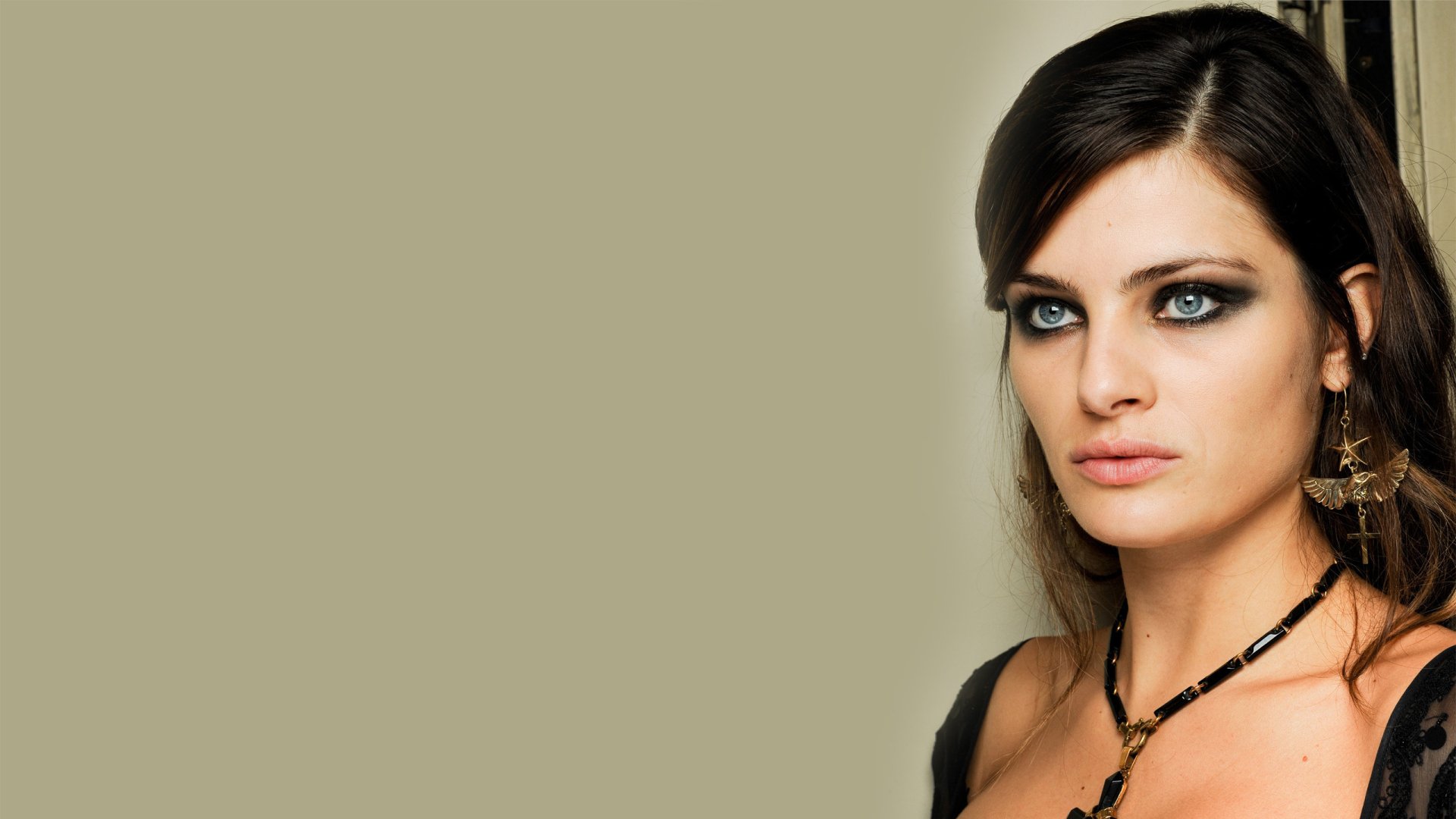 Download Brazilian Model Celebrity Isabeli Fontana Hd Wallpaper
