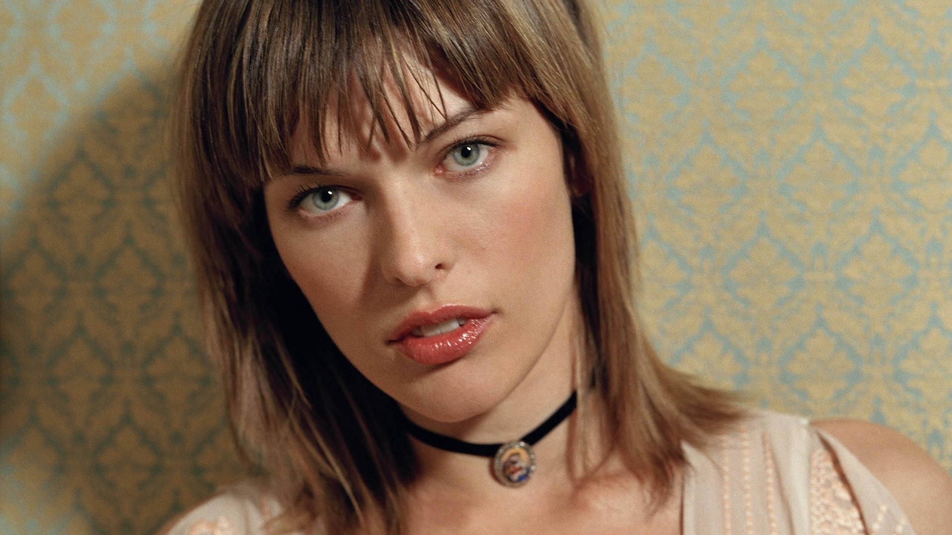 Milla Jovovich HD Wallpaper: Celebrity Glamour Close-Up | 2560x1440 ...