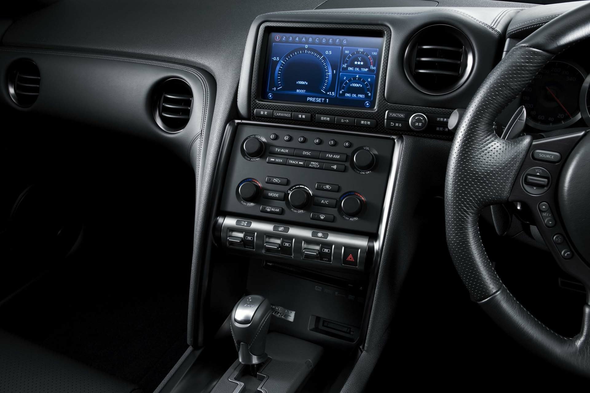 Download Vehicle Nissan GT-R HD Wallpaper | 1920x1280 | Wallpaper Abyss