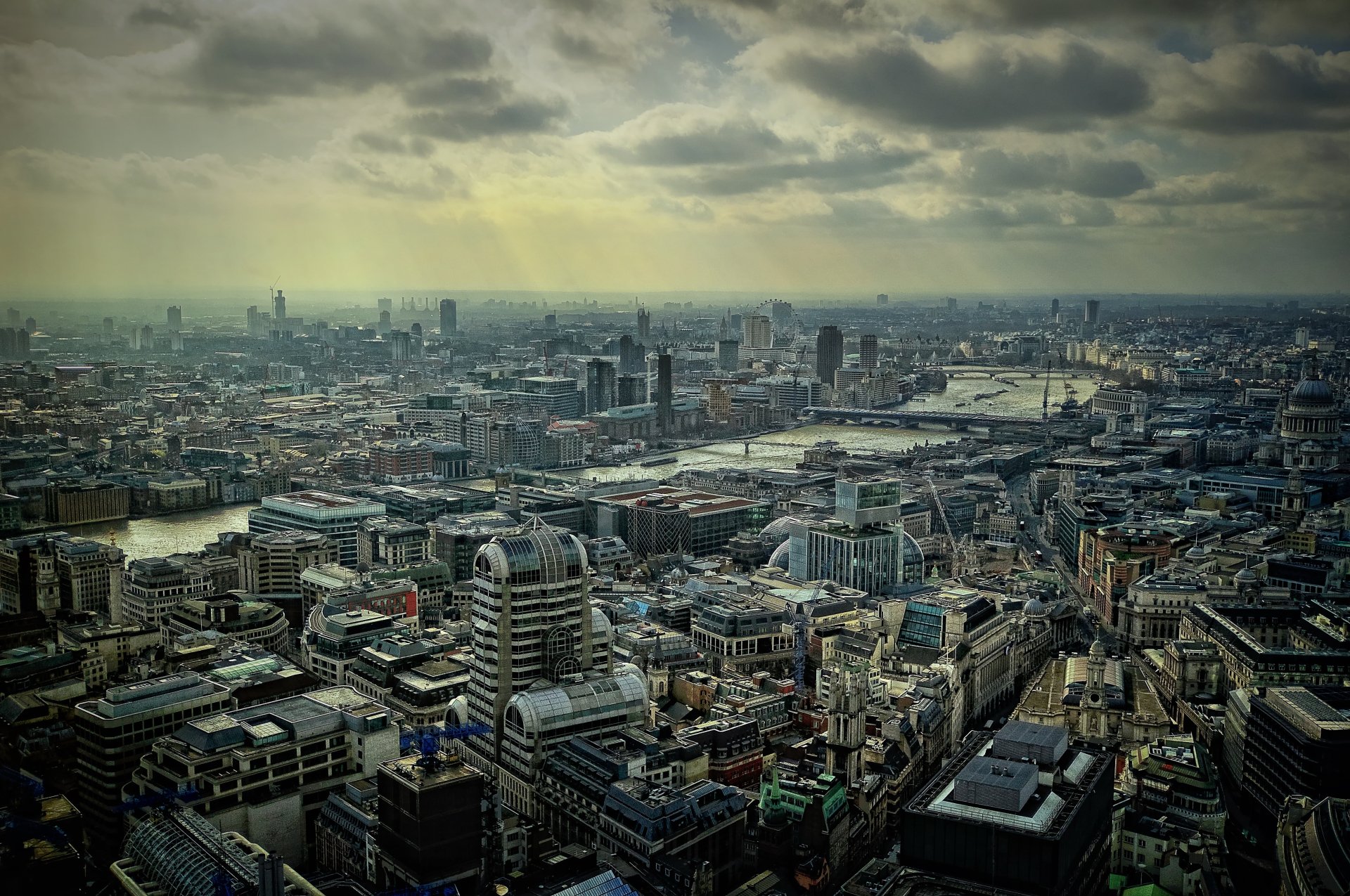 London Skyline Panorama: Majestic Megapolis Under Cloudy Skies in 4K ...