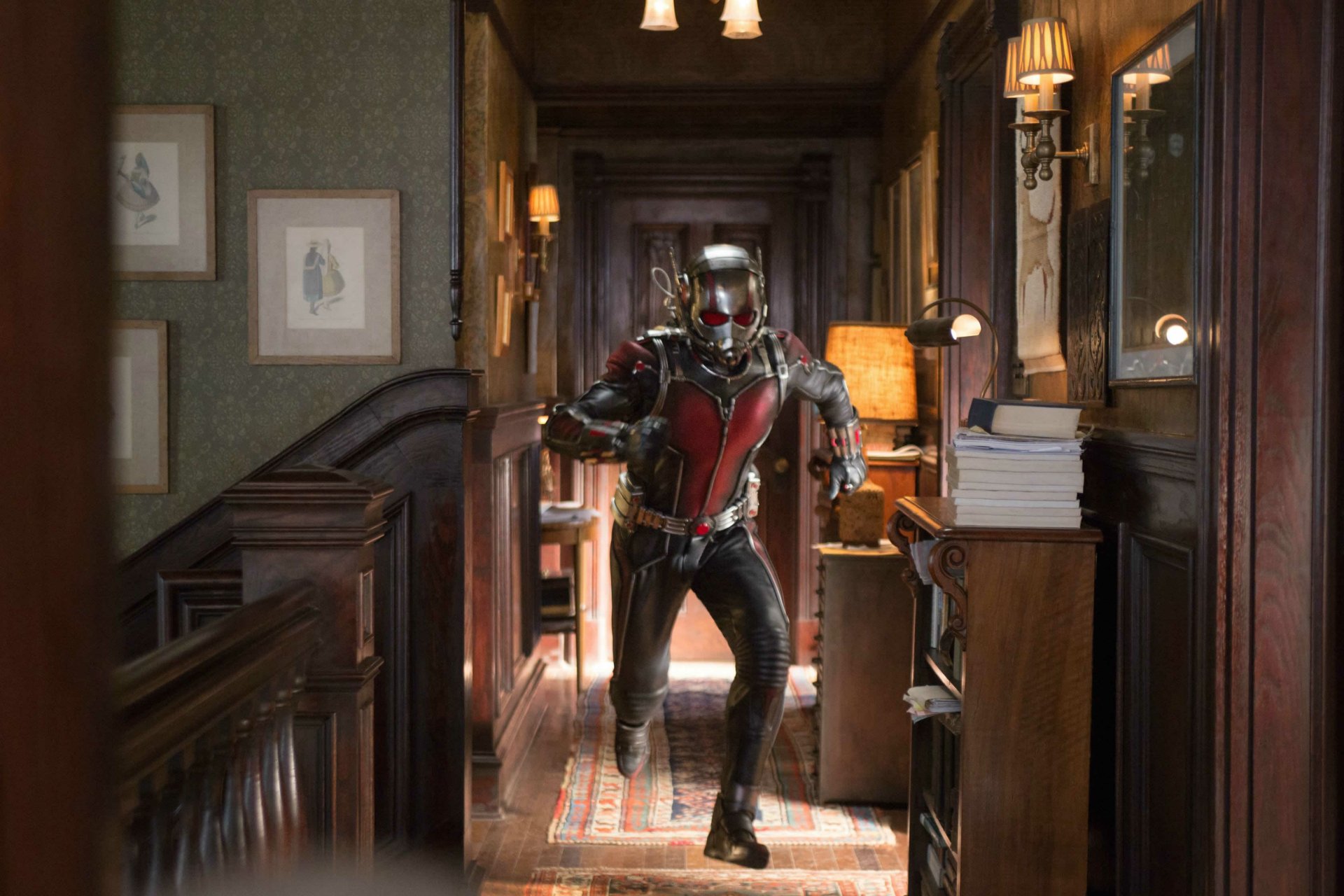 Ant-Man HD Wallpaper: Heroic Moments in Action