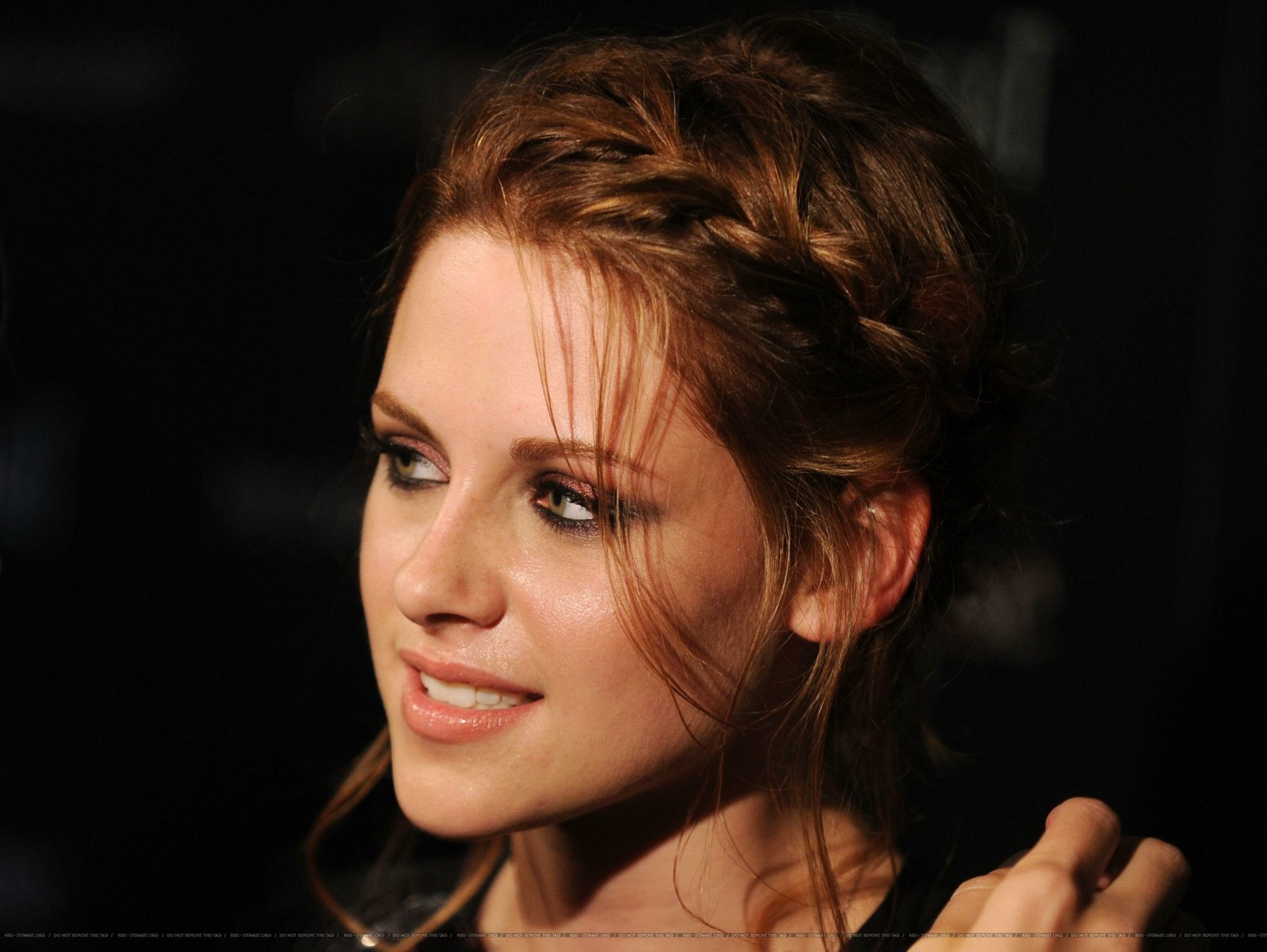 HD Wallpaper of Kristen Stewart: A Captivating Celebrity Portrait ...
