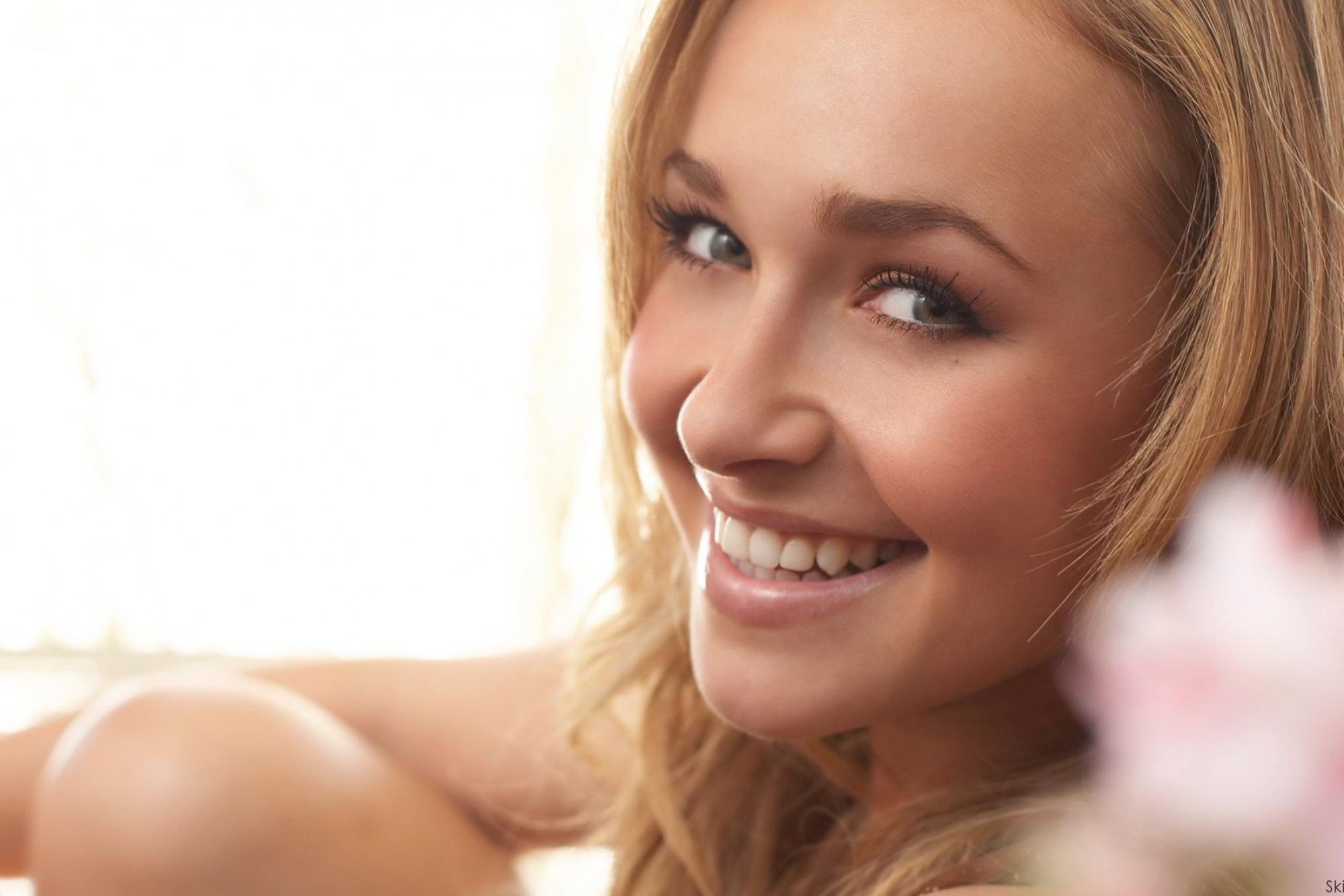 Hayden Panettiere HD Celebrity Smile Wallpaper
