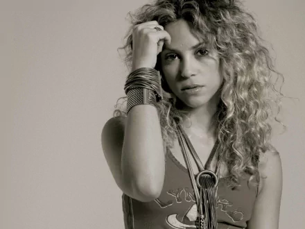 Shakira - Desktop Wallpapers, Phone Wallpaper, PFP, Gifs, and More!