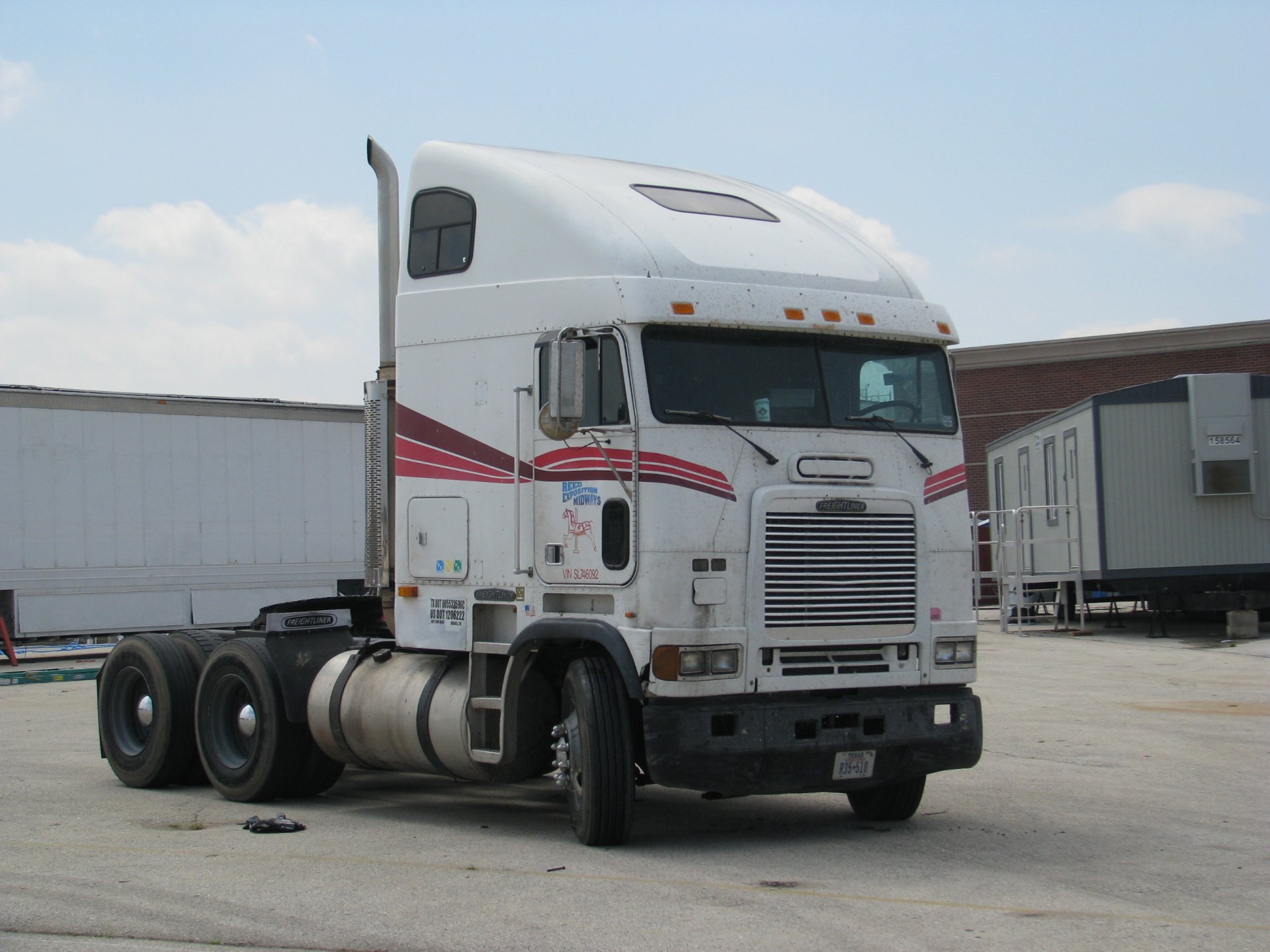 Download Vehicle Freightliner Trucks HD Wallpaper