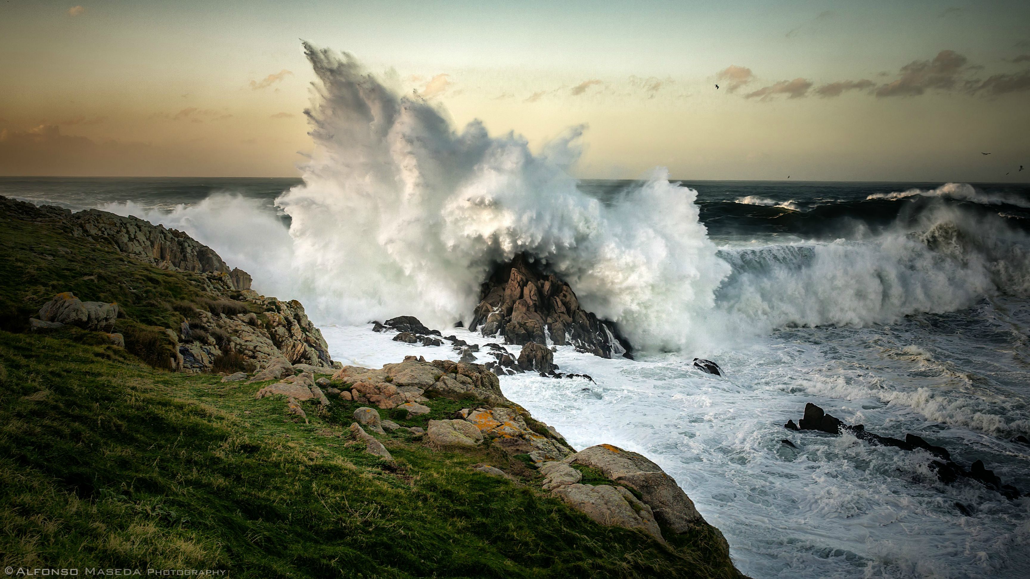 Download Nature Wave HD Wallpaper