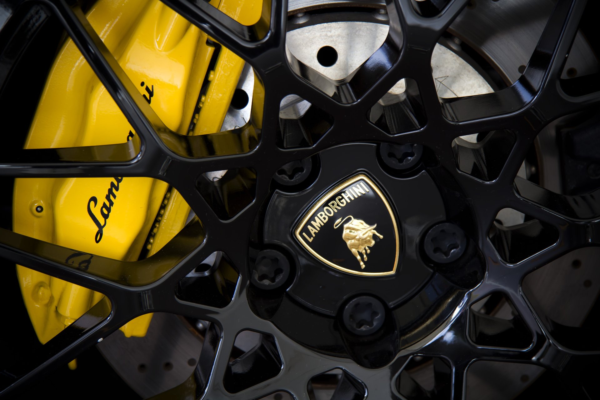 Lamborghini Wheel Close-Up - Stunning 4K Ultra HD Wallpaper by Luke Price
