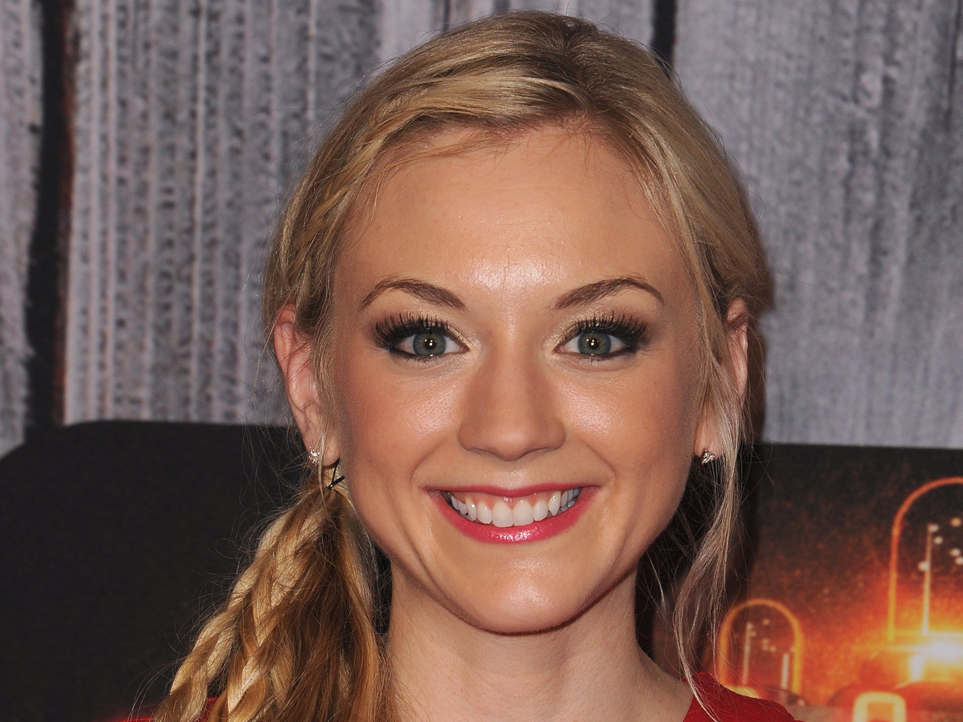 Beautiful Emily Kinney Hd