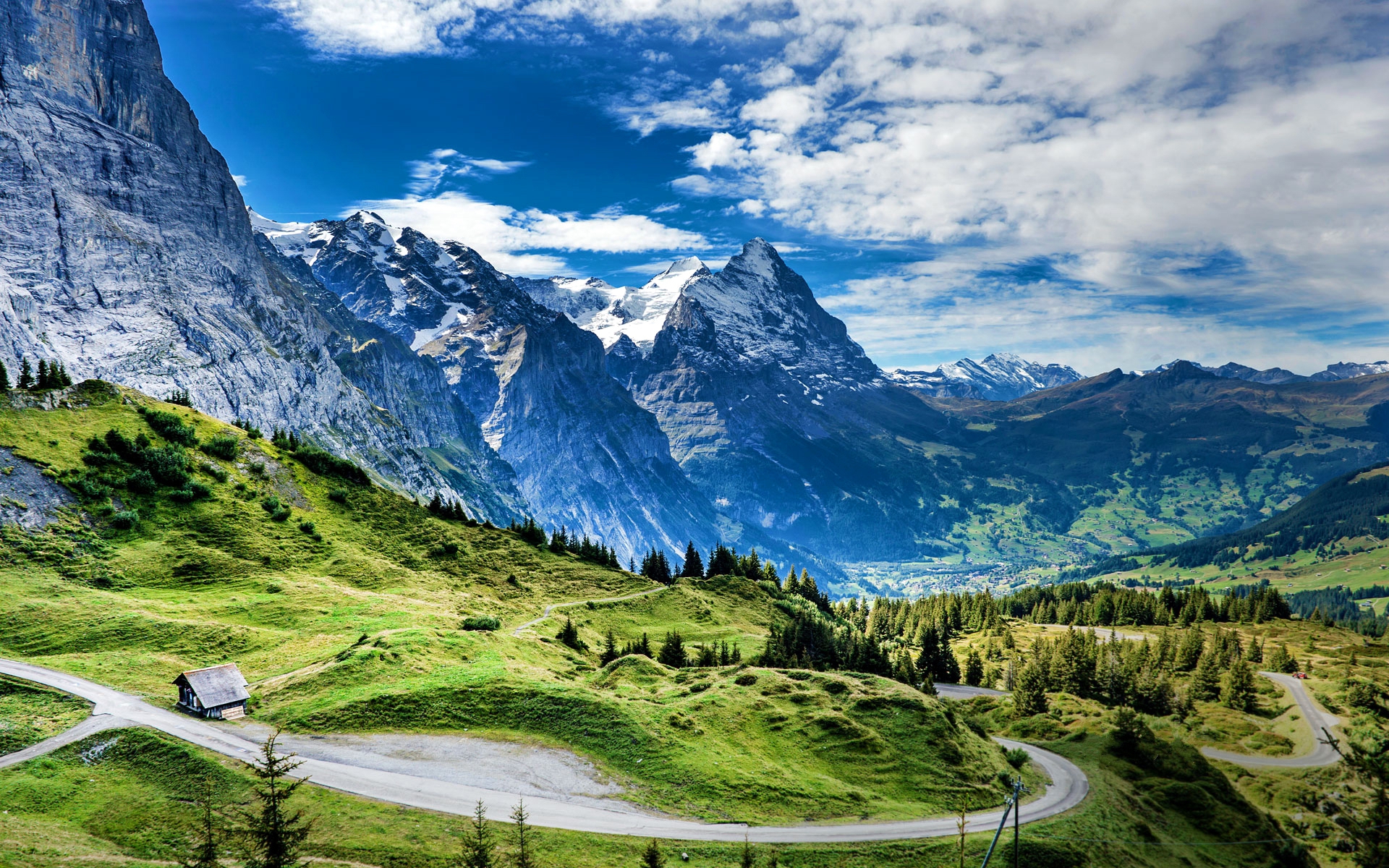 HD Mountain Roadscape: Stunning Landscape Photography
