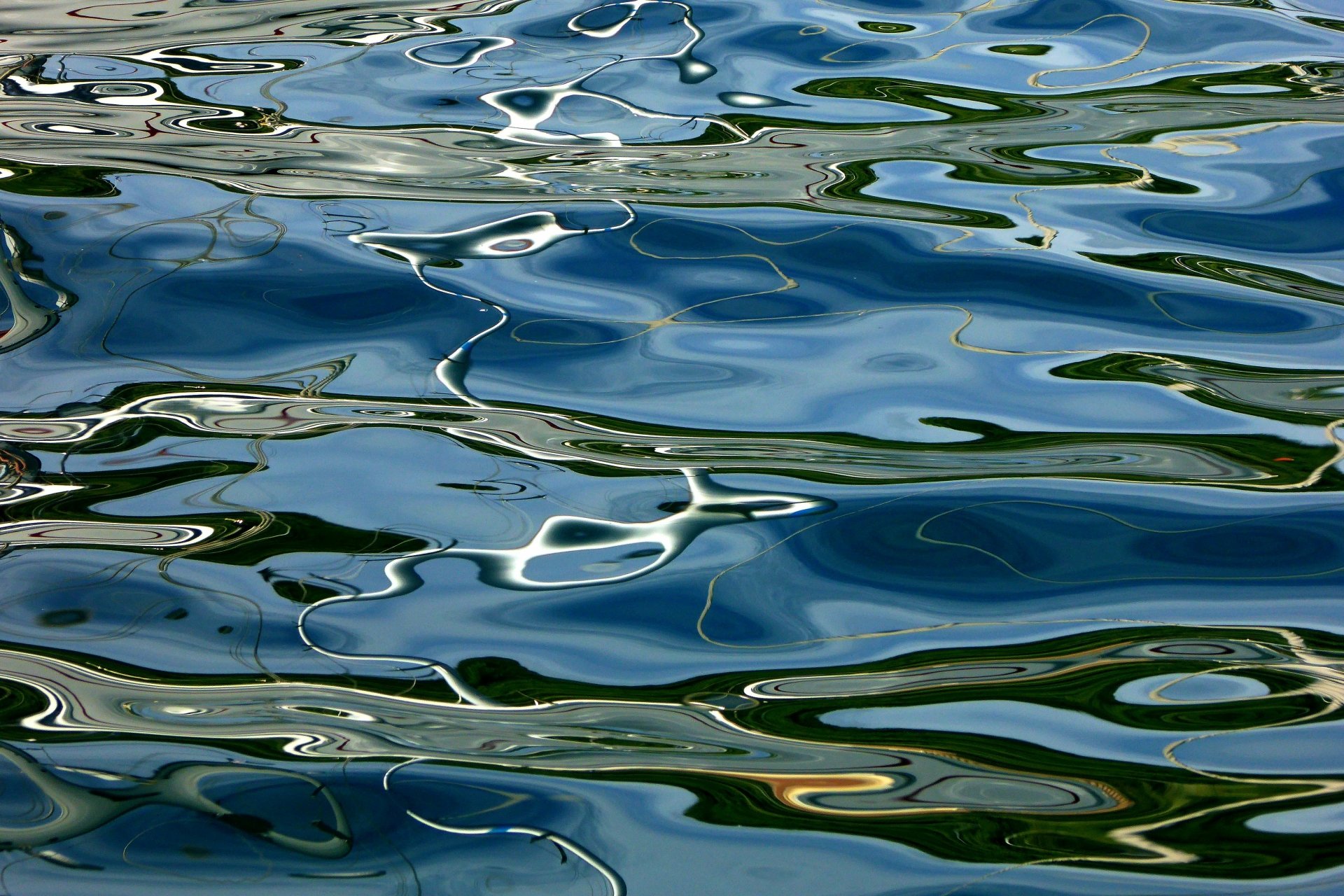 Serene Reflections: 4K Ultra HD Water Nature Wallpaper