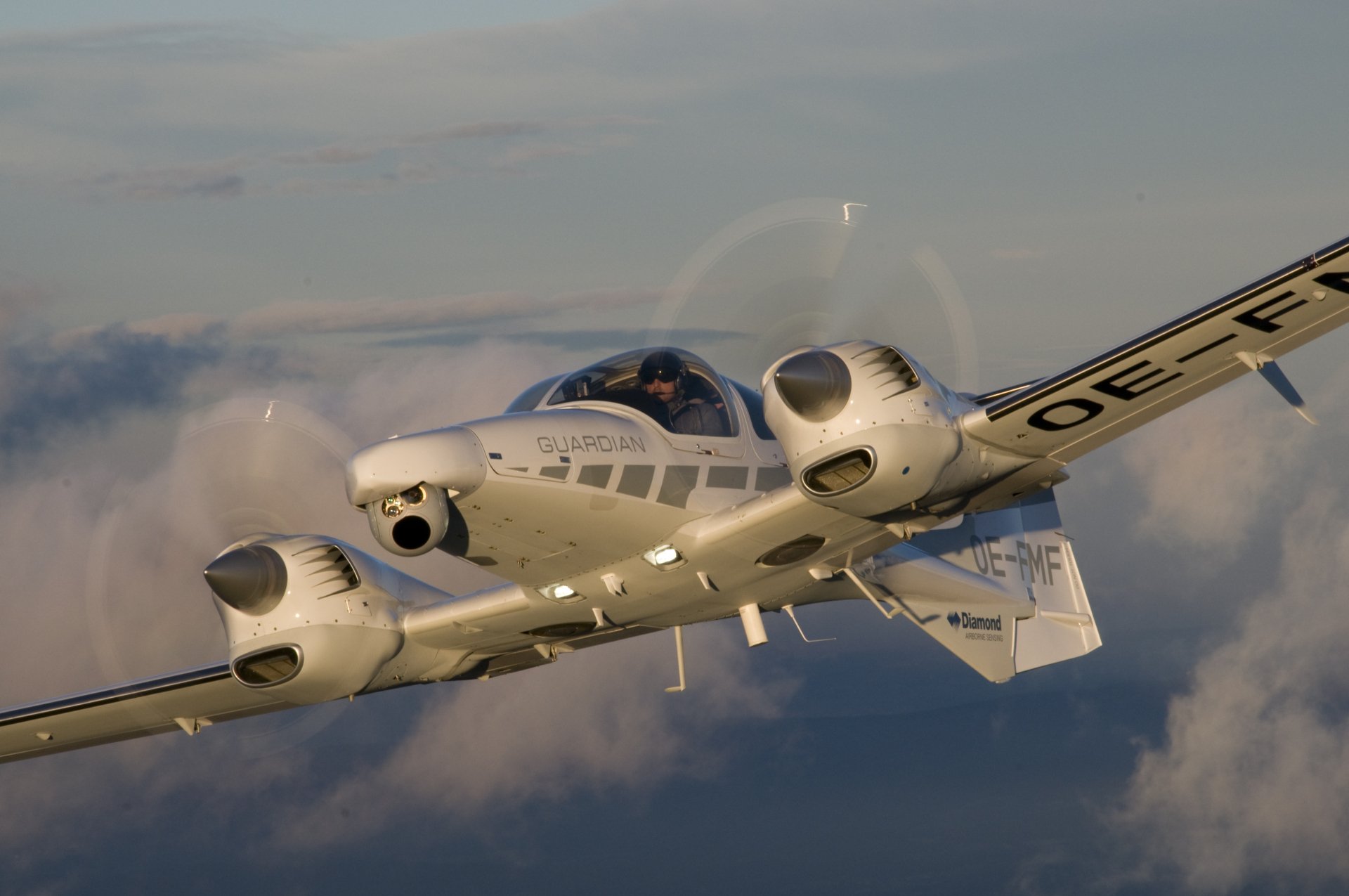 Download Vehicle Diamond DA42 MPP 4k Ultra HD Wallpaper