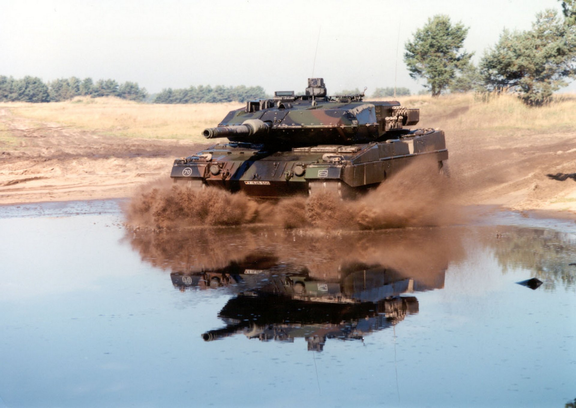 Download Reflection Tank Military Leopard 2 HD Wallpaper