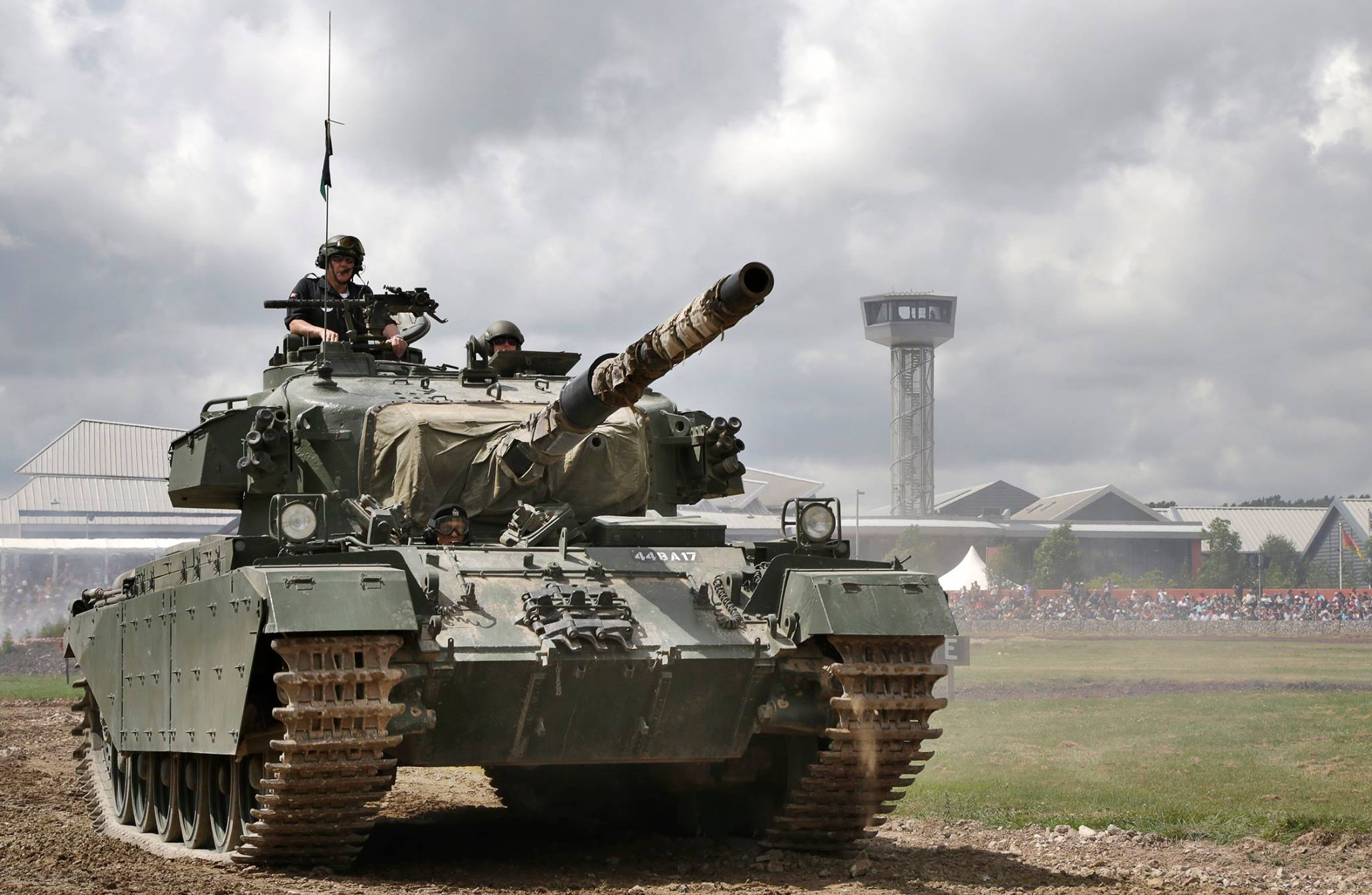 Download Military Tank HD Wallpaper