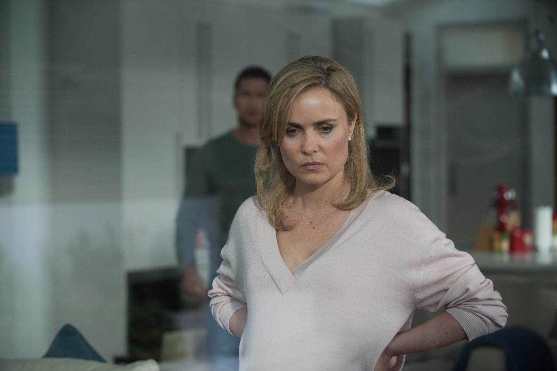 Radha Mitchell in London Has Fallen - 4K Ultra HD Wallpaper