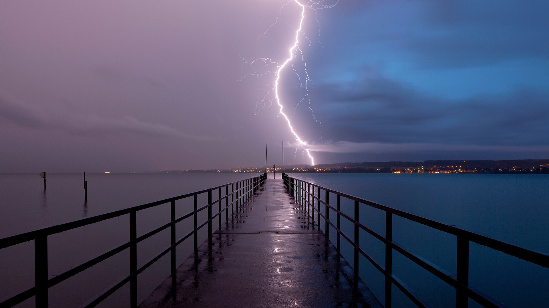 HD Lightning Strike Wallpaper: Stunning Photography of Nature’s Power
