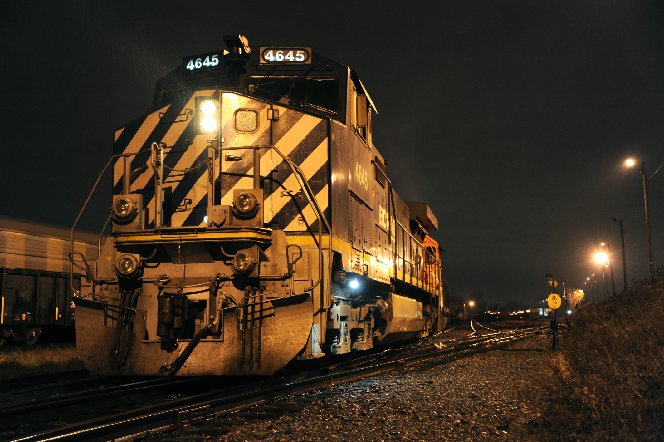 Night Train: HD Wallpaper of a Vehicle in Motion
