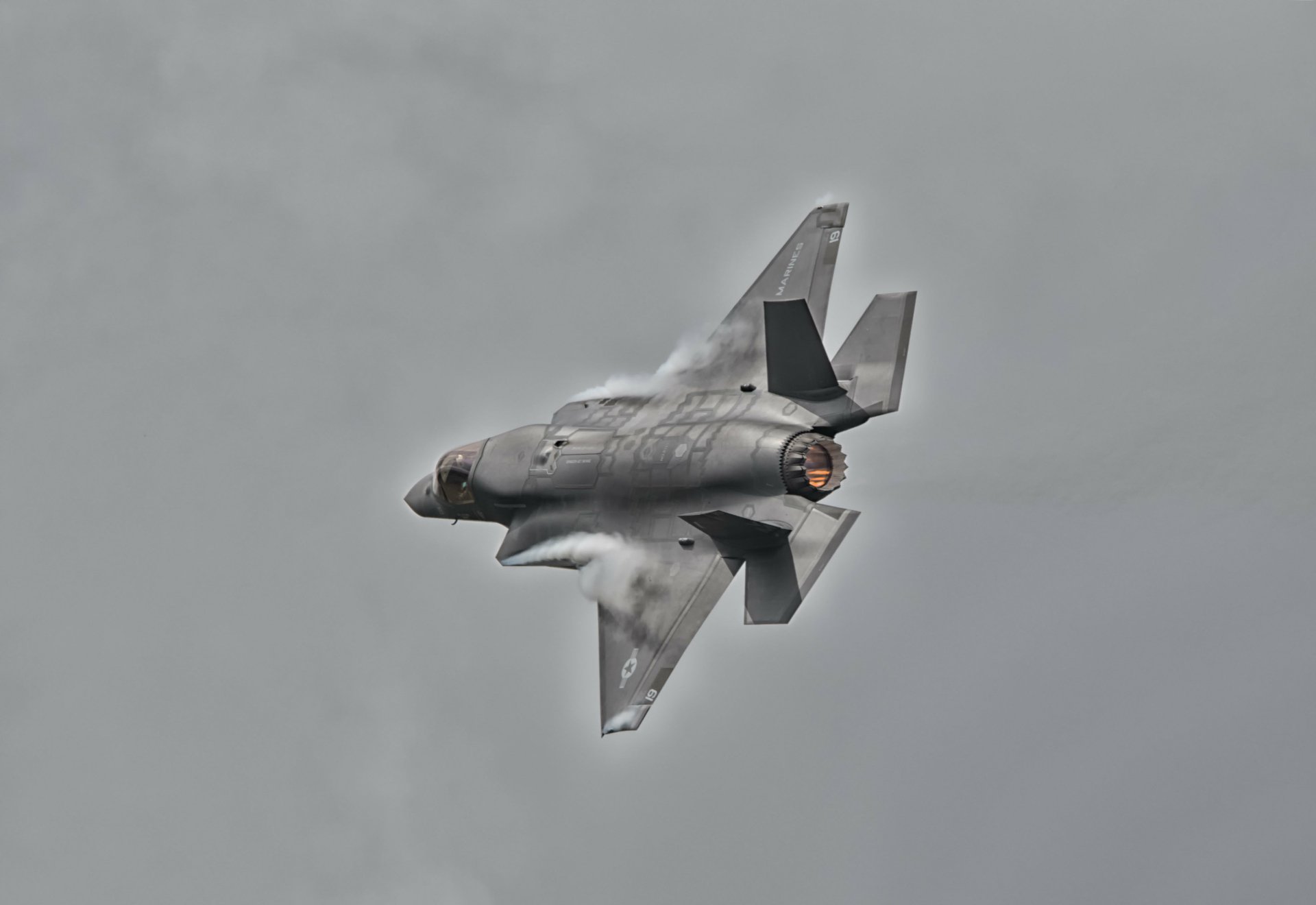 F-35 Lightning II — Stealth Warplane Jet Fighter (4K Ultra HD Wallpaper ...