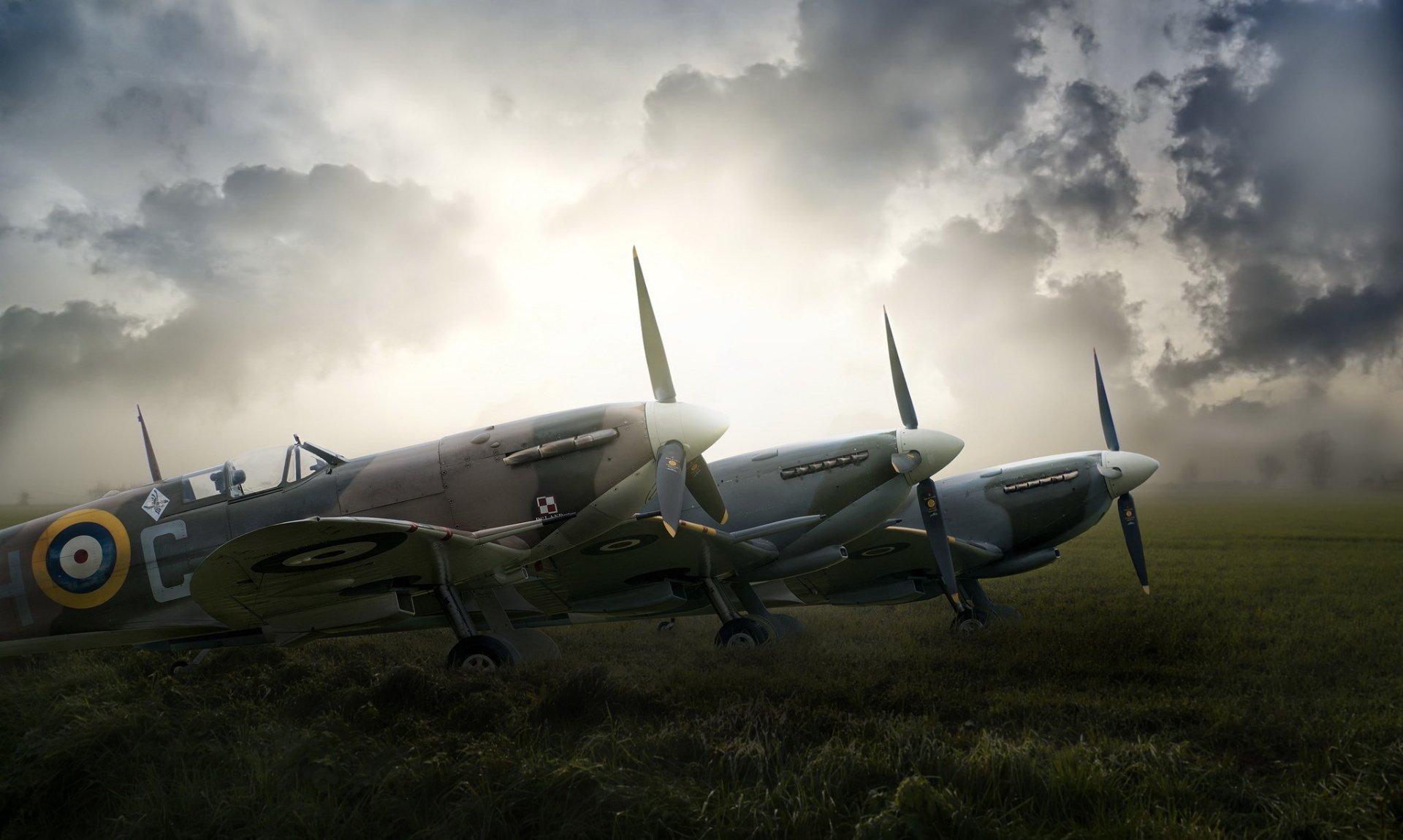 HD Warplane Wallpaper: Iconic Supermarine Spitfire Military Aircraft in ...