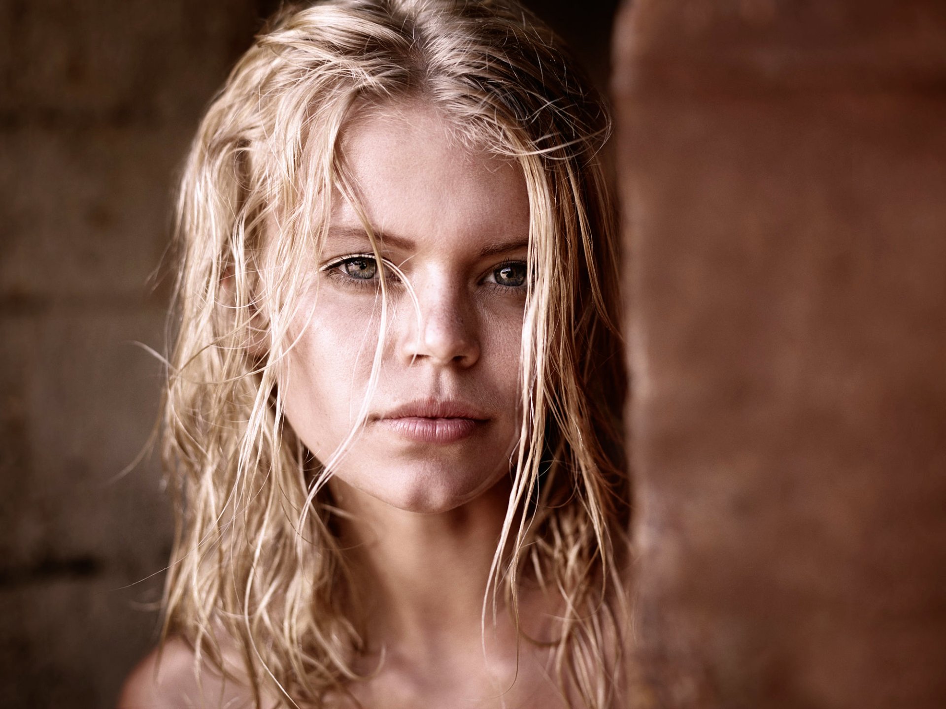 Download Model Blonde Woman Face HD Wallpaper