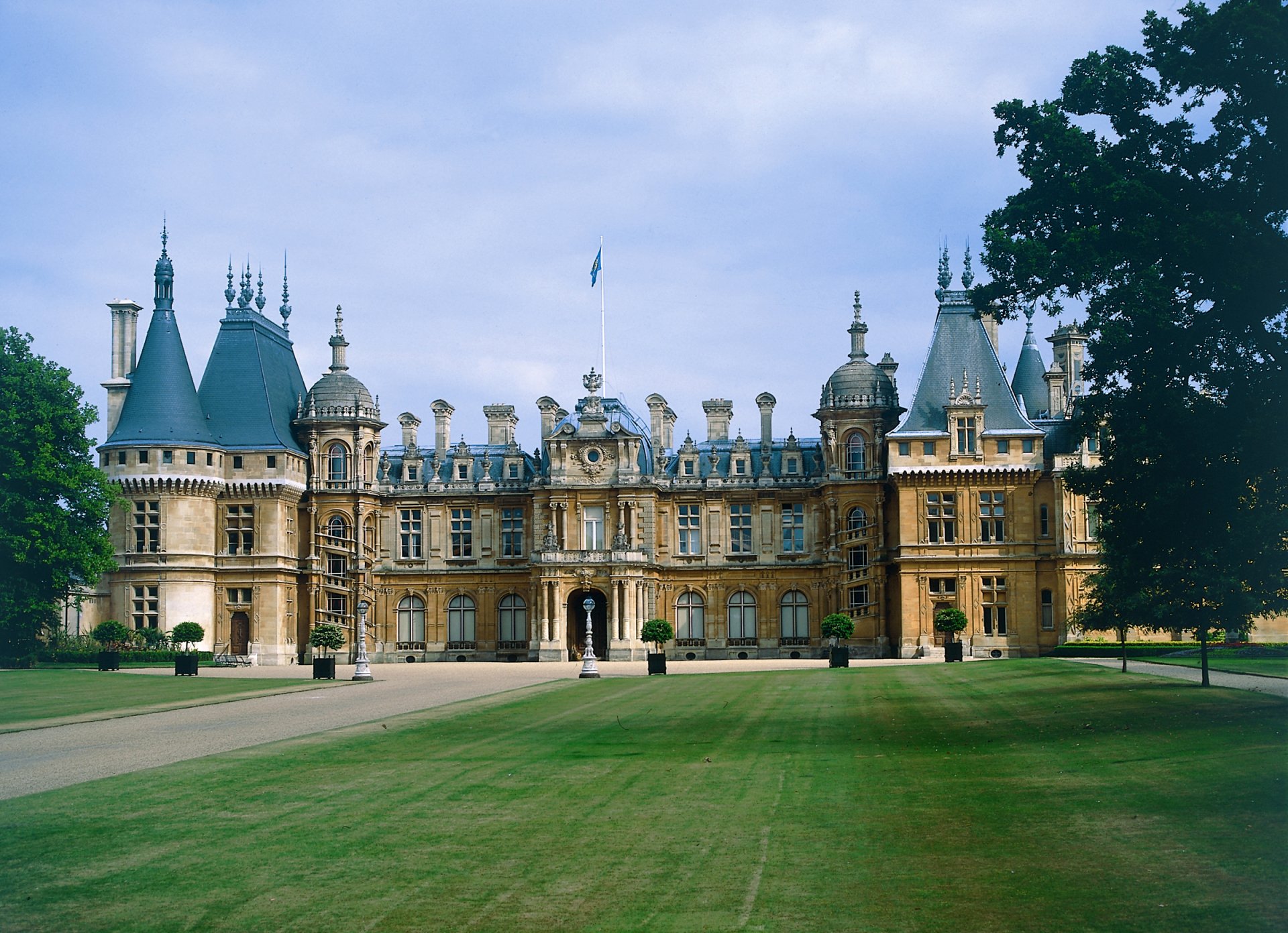 Blenheim Palace Majesty: Historic UK Architecture Amidst Lush Green ...