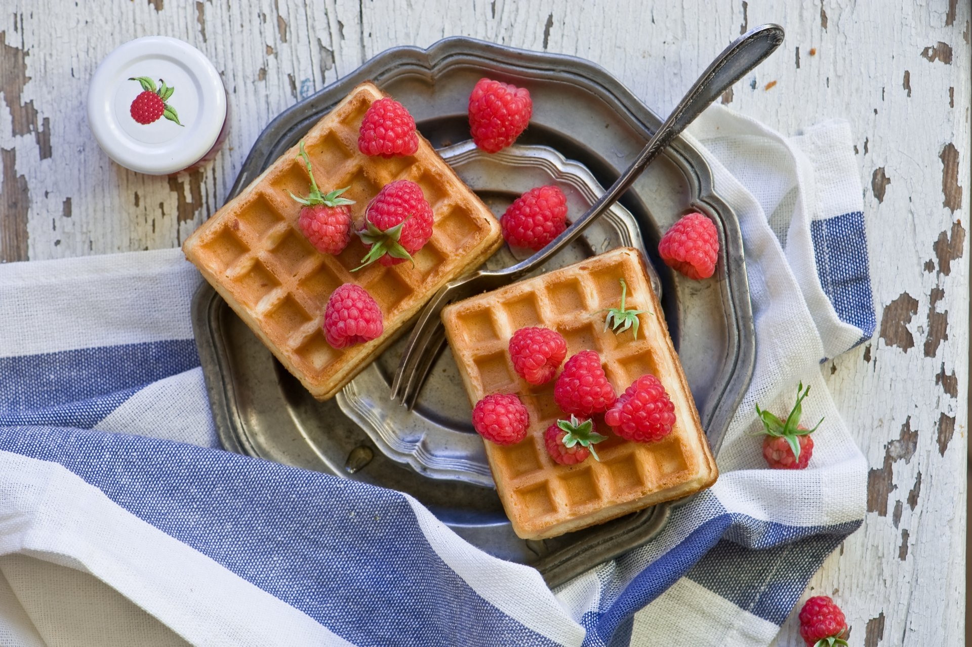 4K Ultra HD Raspberry Waffles Delight – Still Life Food Art in Every Bite
