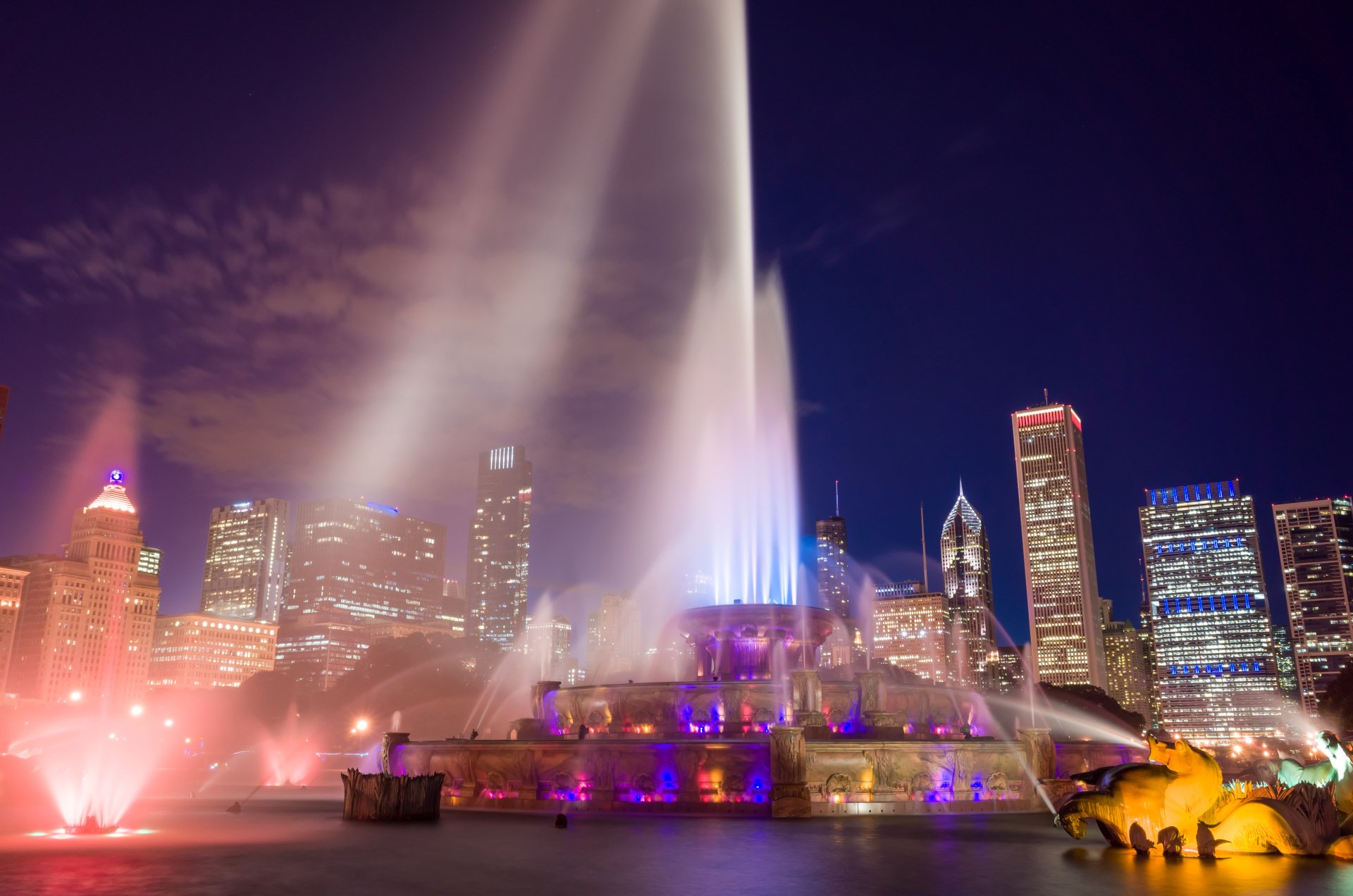 Download Skyscraper Building Night City Chicago USA Man Made Fountain ...