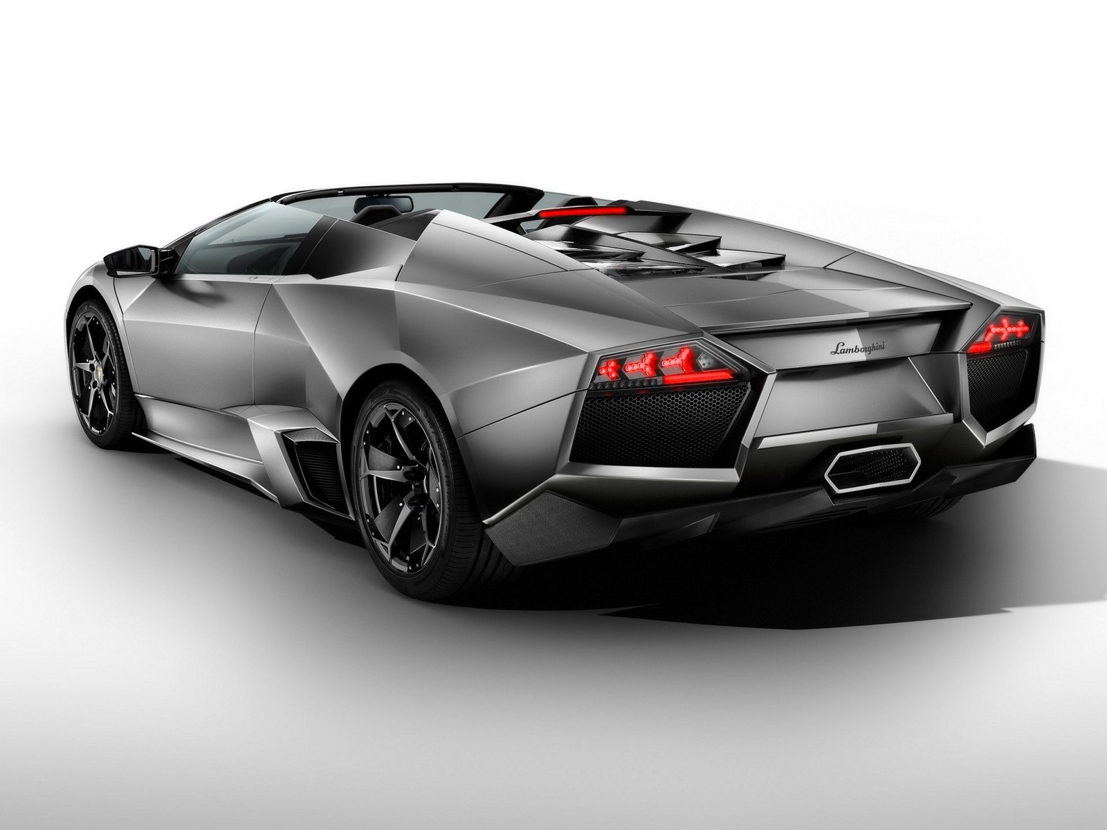Lamborghini Reventon HD Wallpaper – Sleek Supercar in Stunning Detail