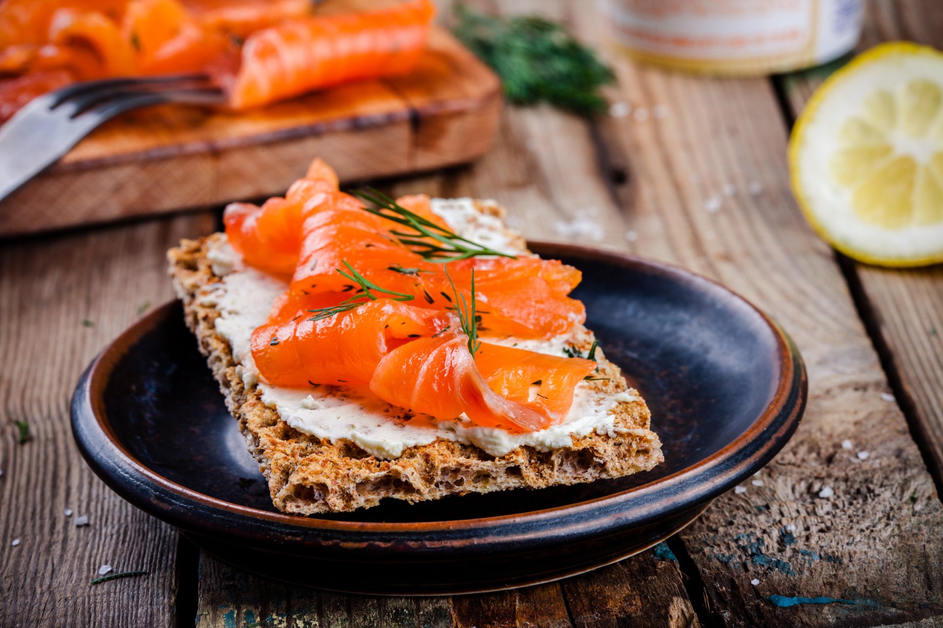 4K Ultra HD Salmon Toast: Fresh Seafood Delight on Crisp Rye