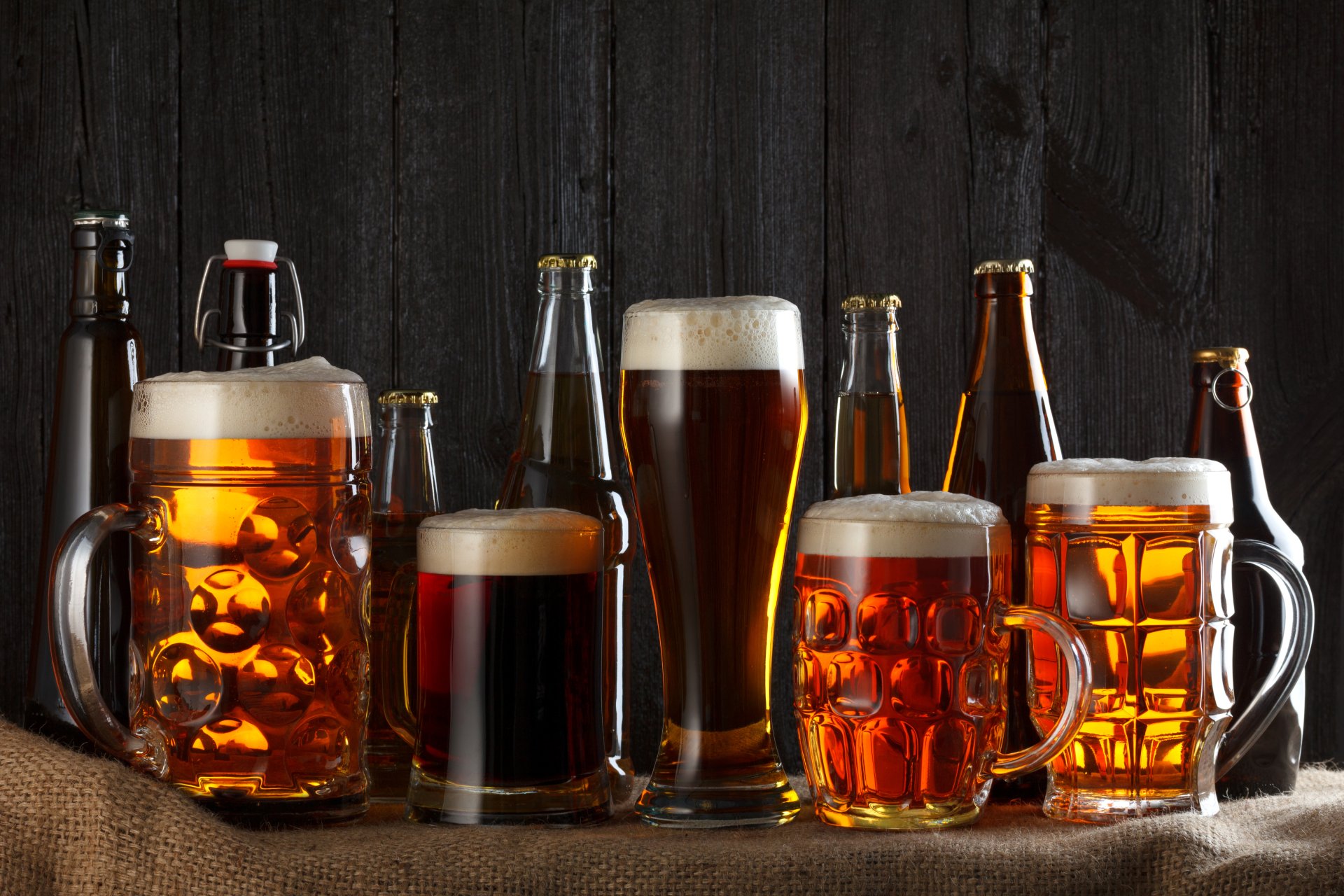 Ultimate 4K Beer Feast: Bottles, Mugs & Glasses of Perfectly Poured Brews