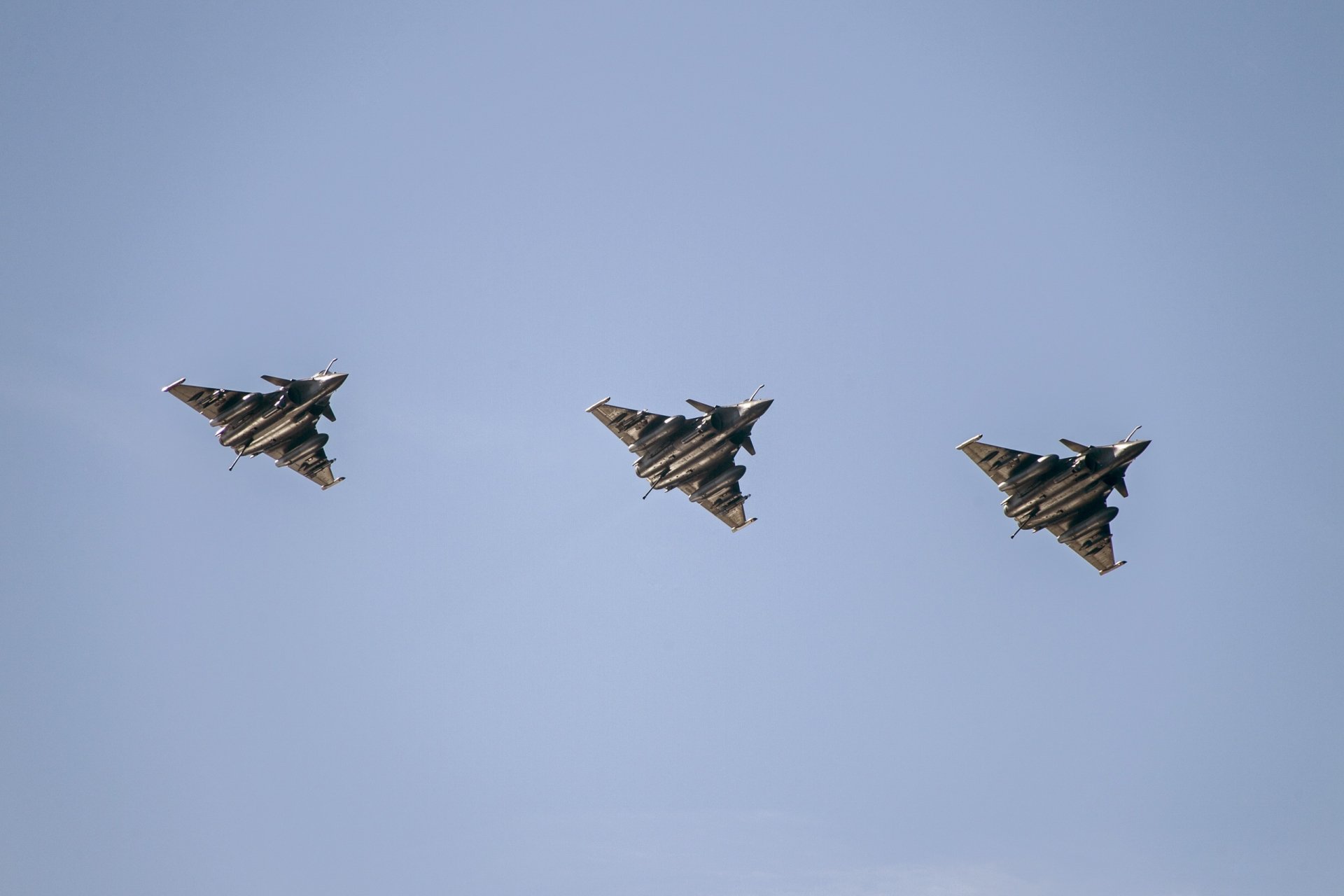 Dassault Rafale Jet Fighters Soaring: HD Military Warplane Wallpaper