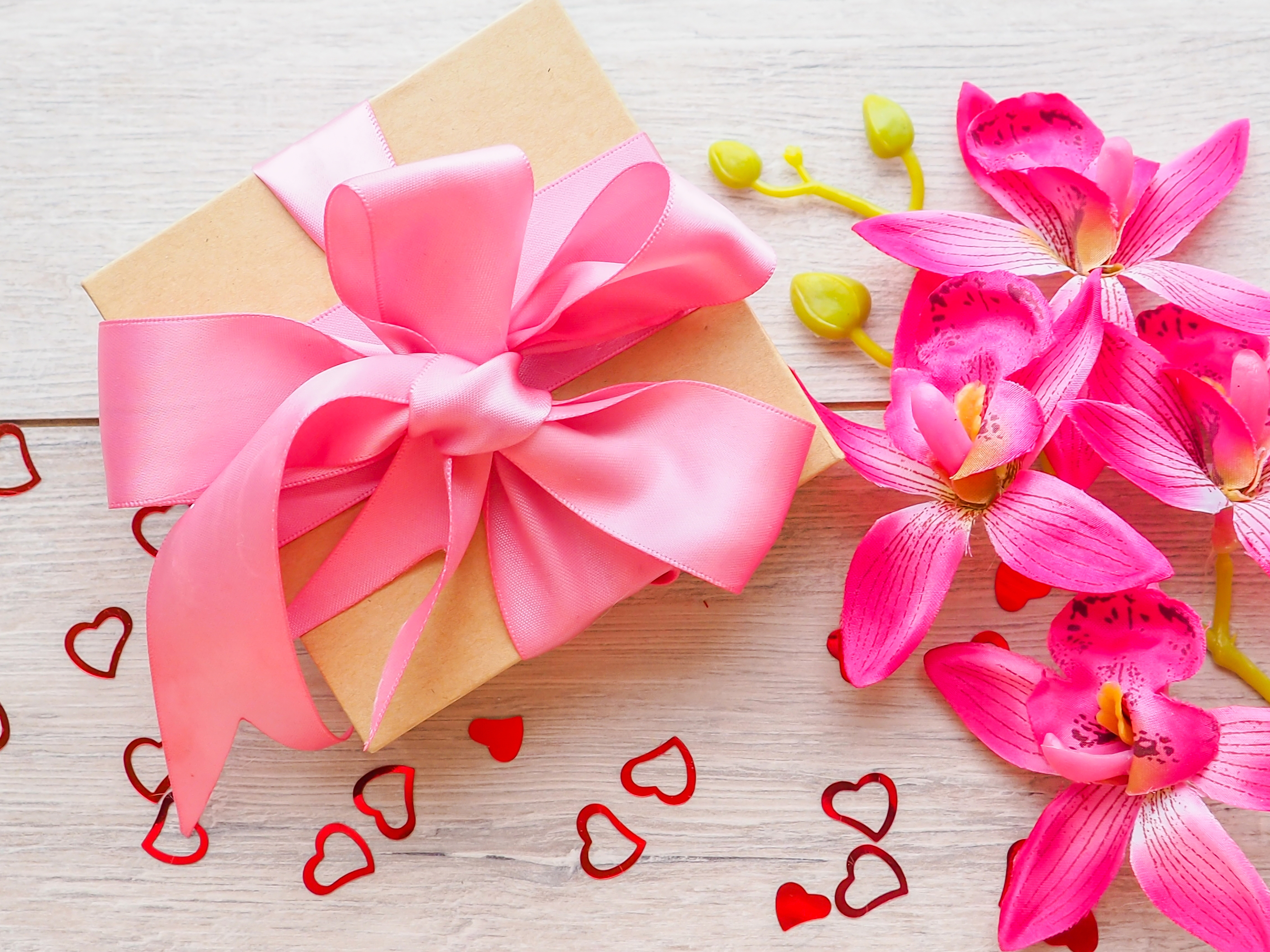 Download Pink Flower Gift Heart Holiday Valentine's Day 4k Ultra HD ...