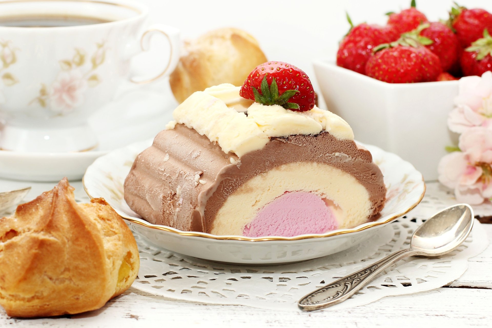 4K Ultra HD Strawberry Ice Cream Still Life Dessert Delight | 5000x3334 ...