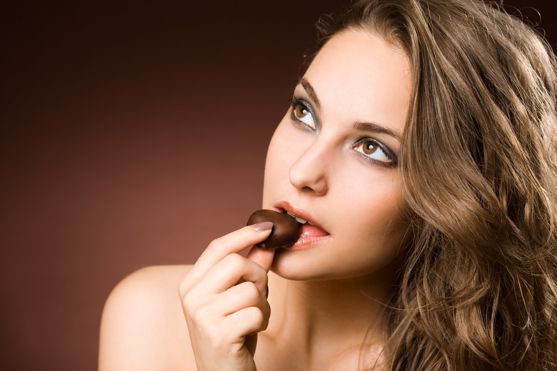 Chocolate Muse — Brown-Eyed Brunette Model (4K Wallpaper) | 4368x2912 ...